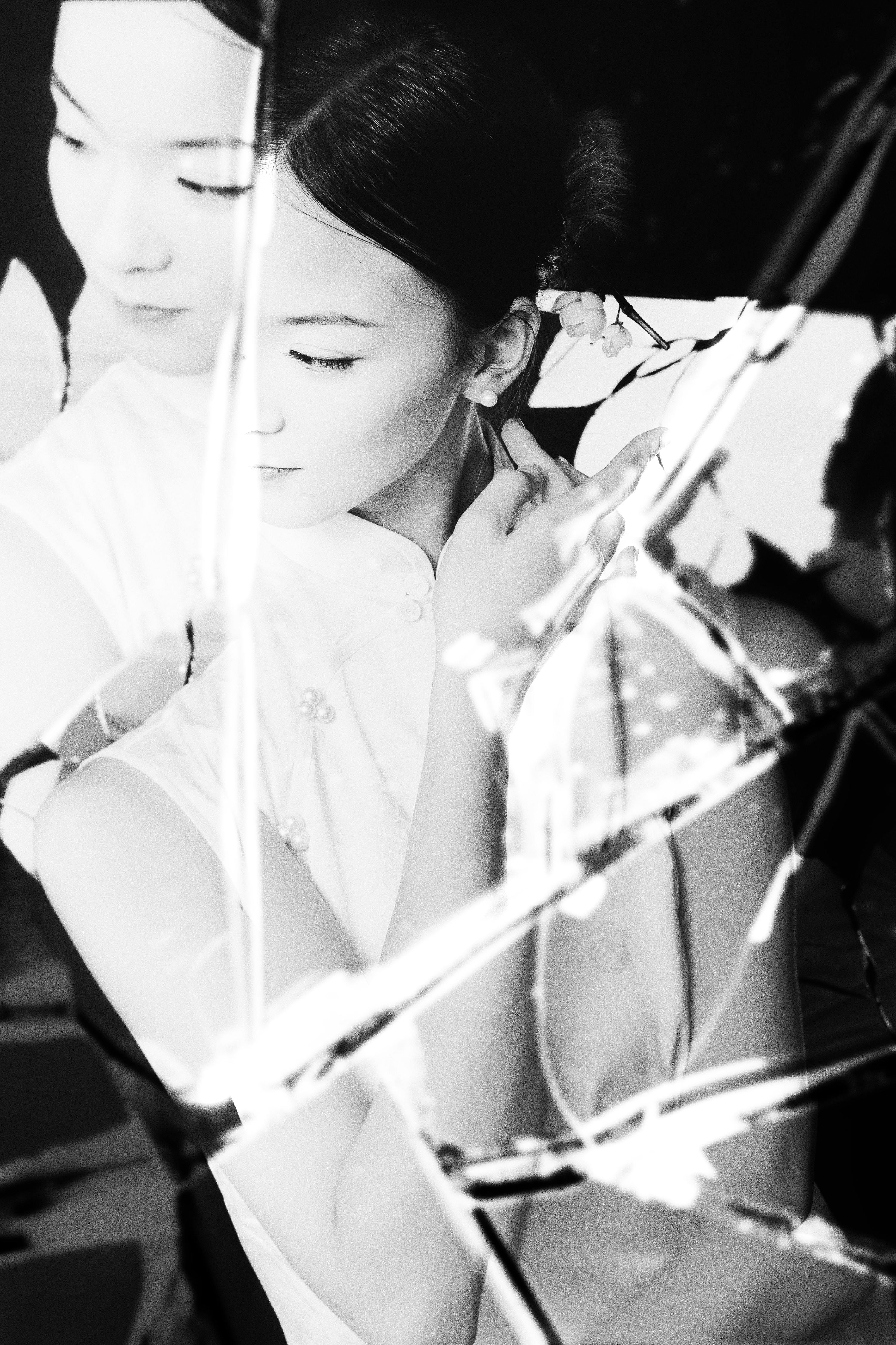 Artistic Black and White Portrait Through Broken Mirror · Free Stock Photo