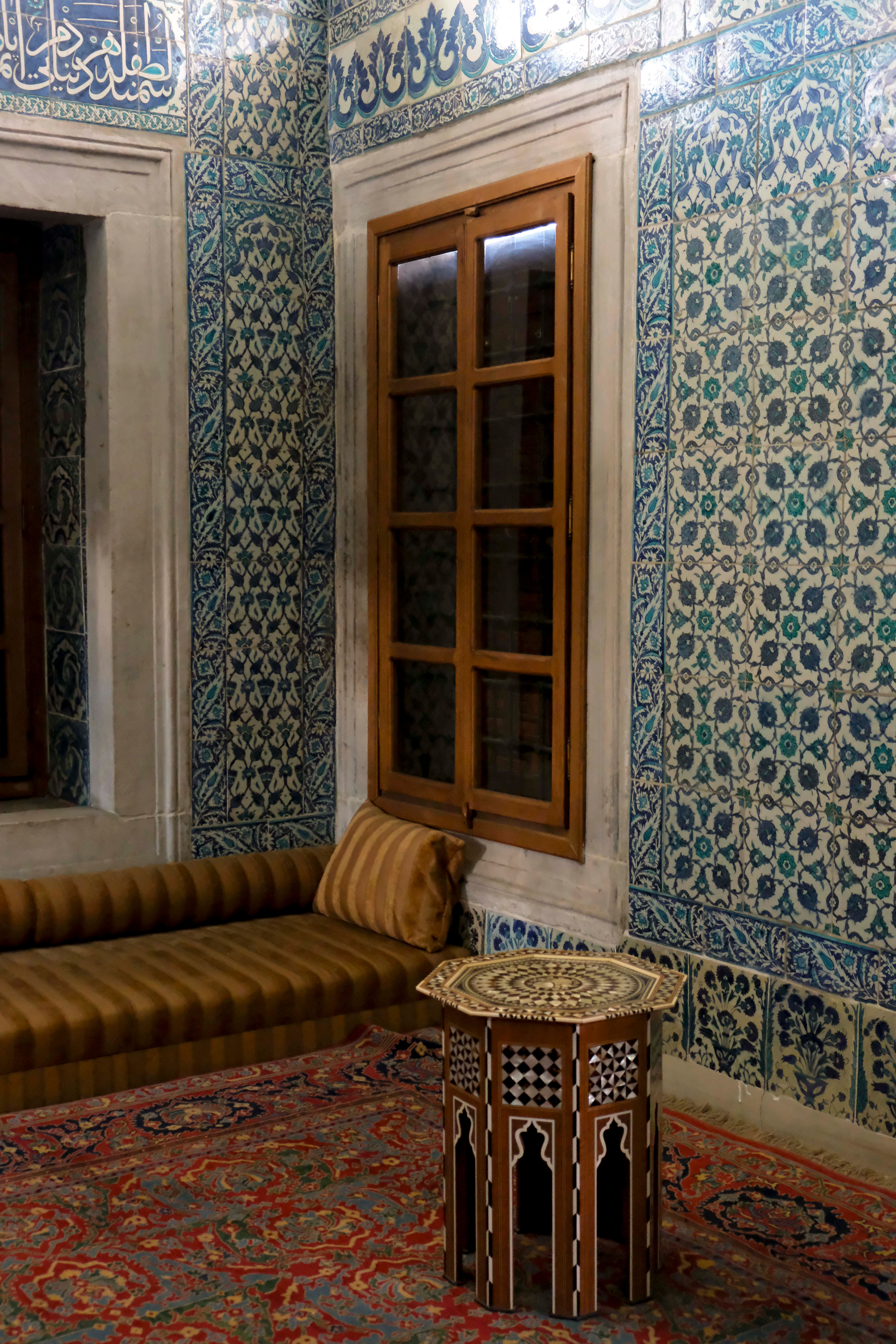 Intricate Ottoman Interior with Detailed Çini Tiles · Free Stock Photo