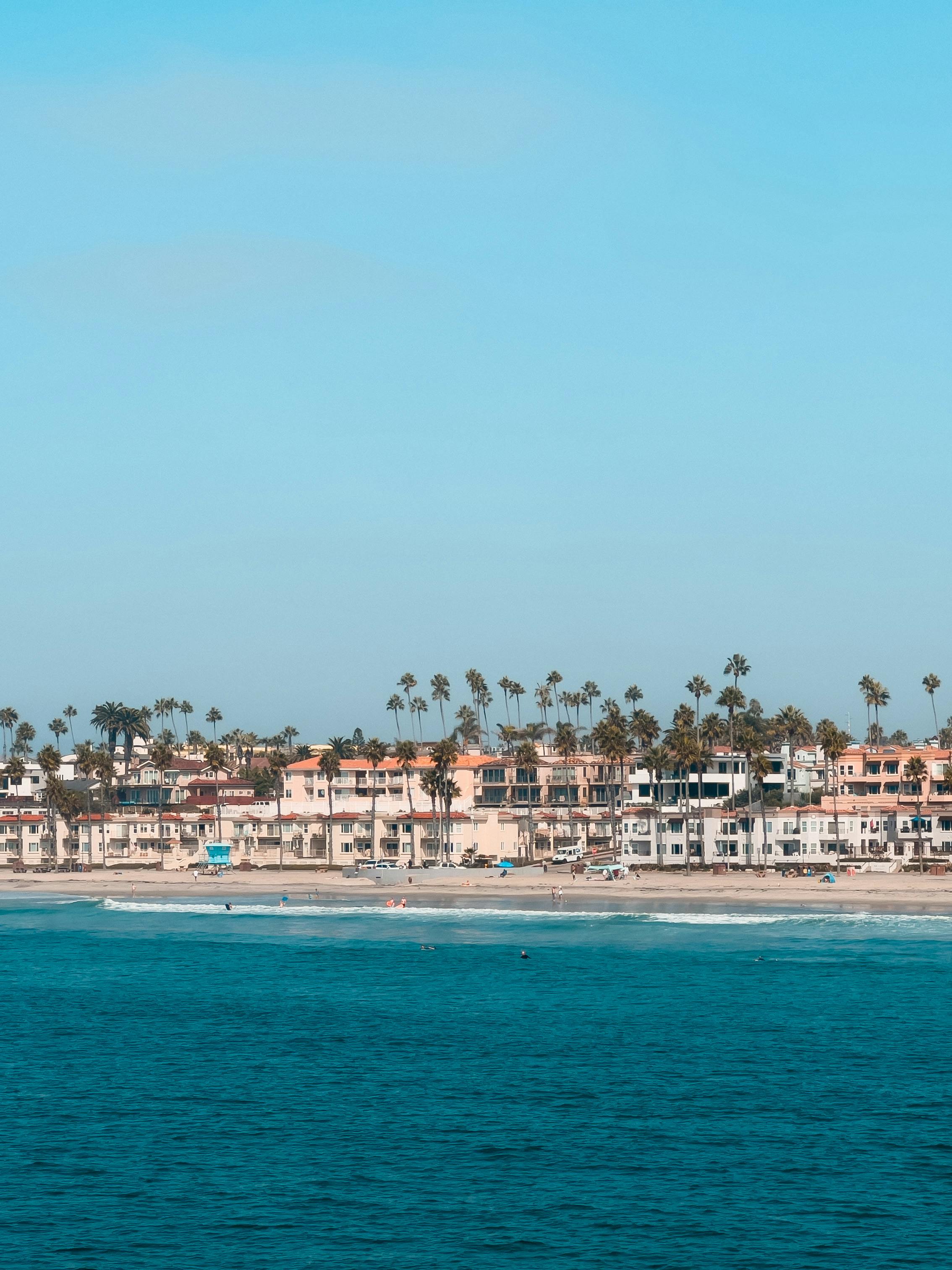 Coastal View of Oceanside Beachfront Homes · Free Stock Photo
