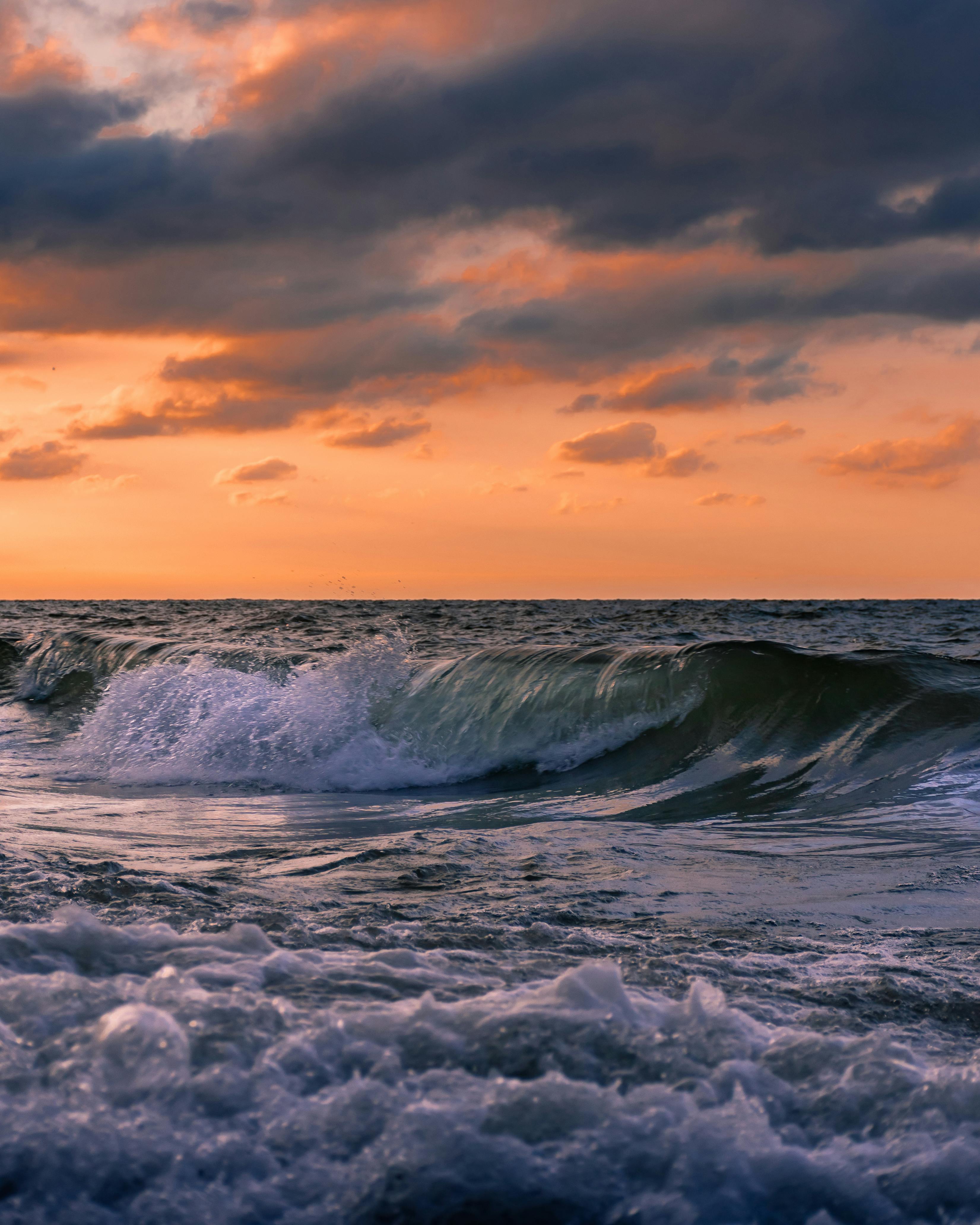 Crashing Waves · Free Stock Photo Crashing Waves · Free Stock Photo