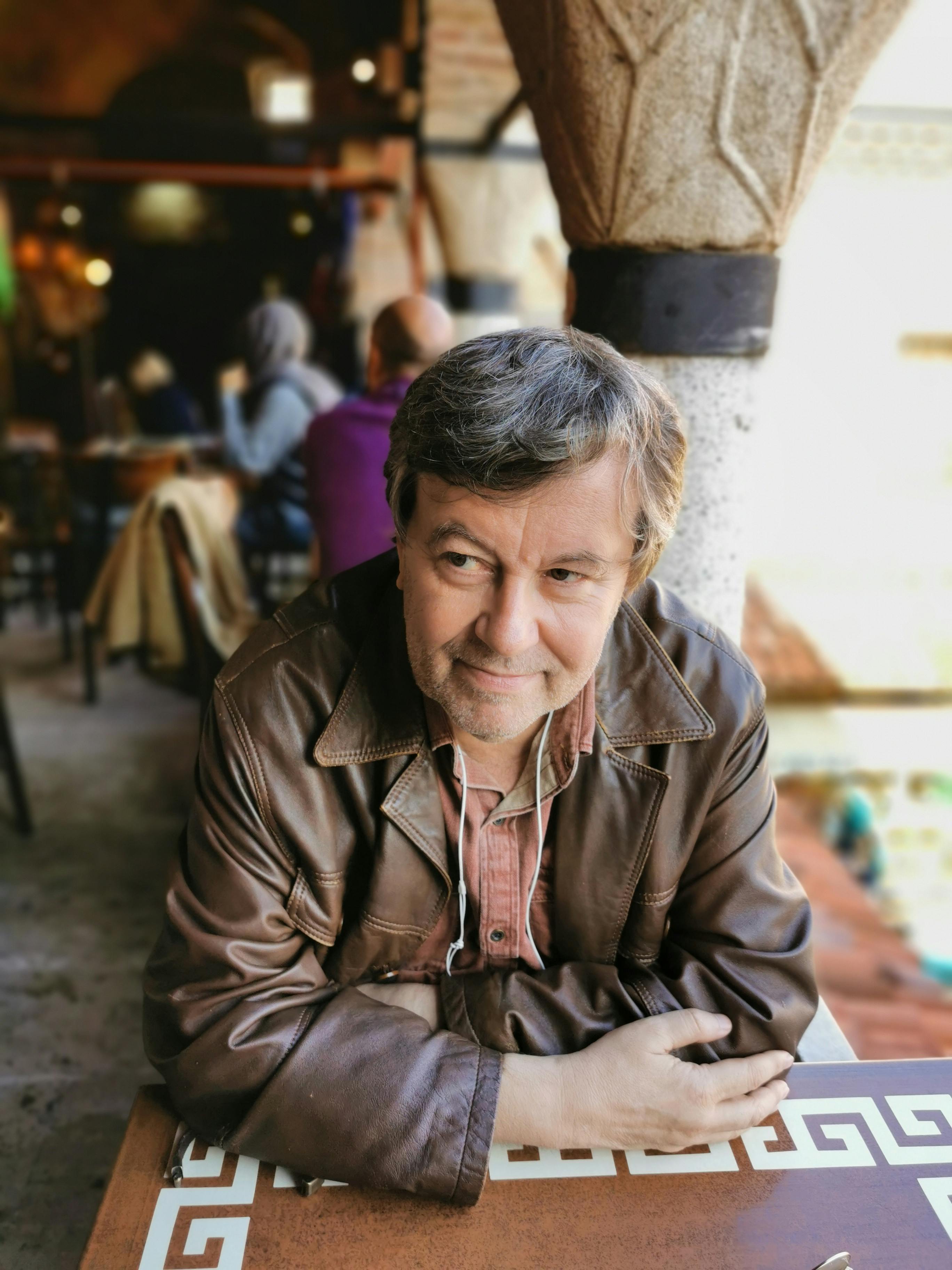 Man Relaxing at Cafe in İzmir, Türkiye · Free Stock Photo