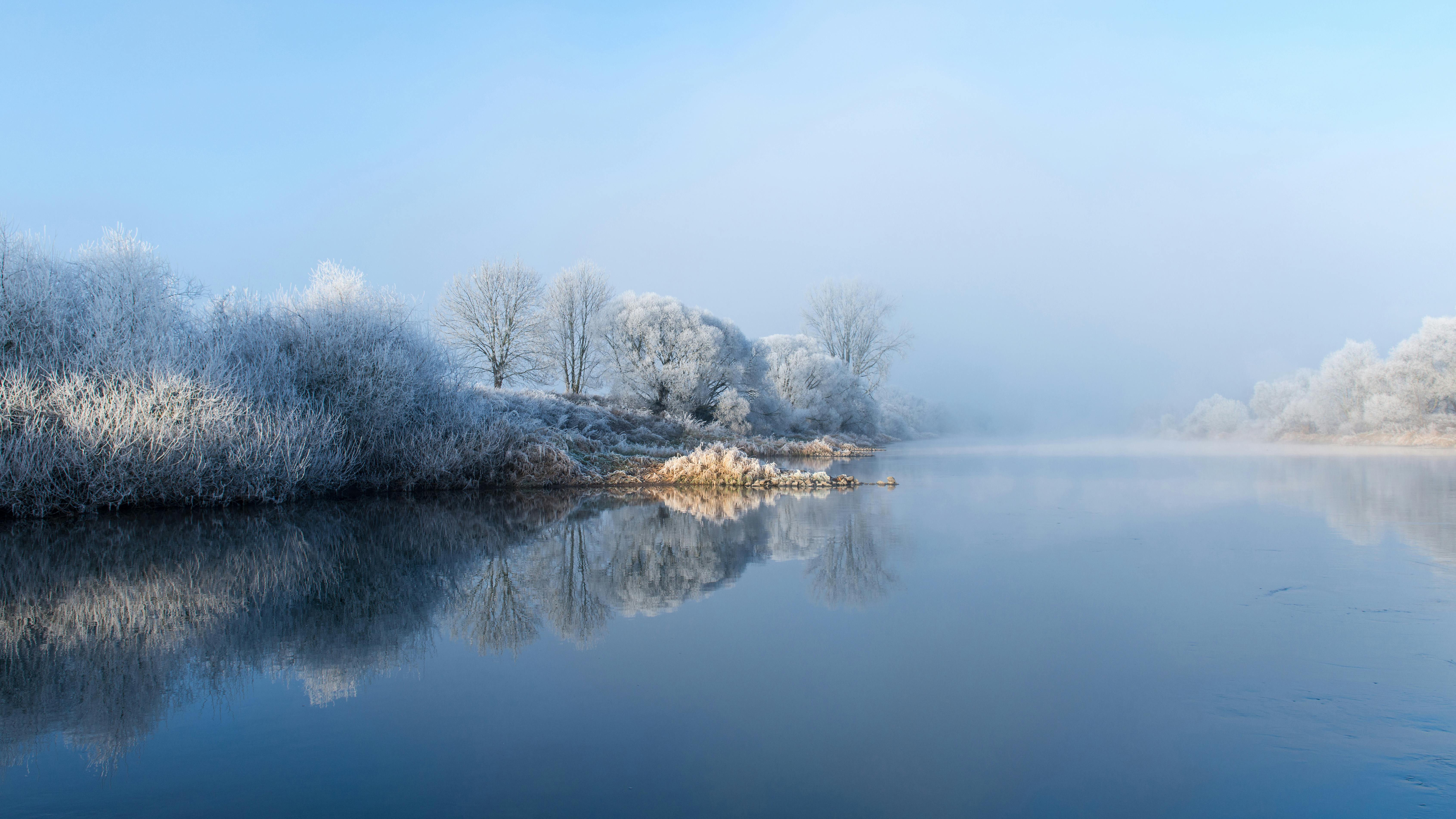 Frosty Landscape along Weser River in Winter · Free Stock Photo