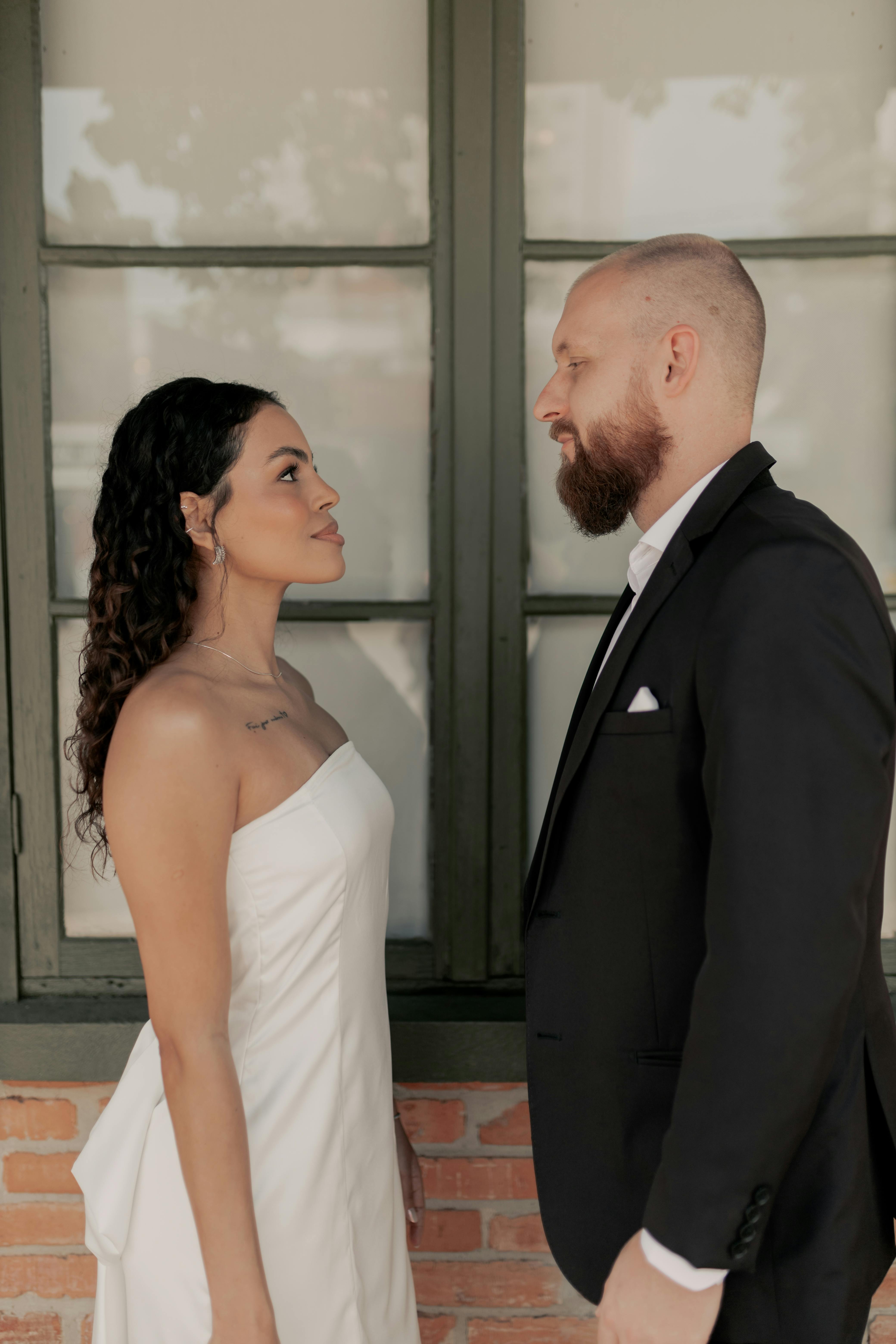 Elegant Couple in Formal Attire Facing Each Other · Free Stock Photo