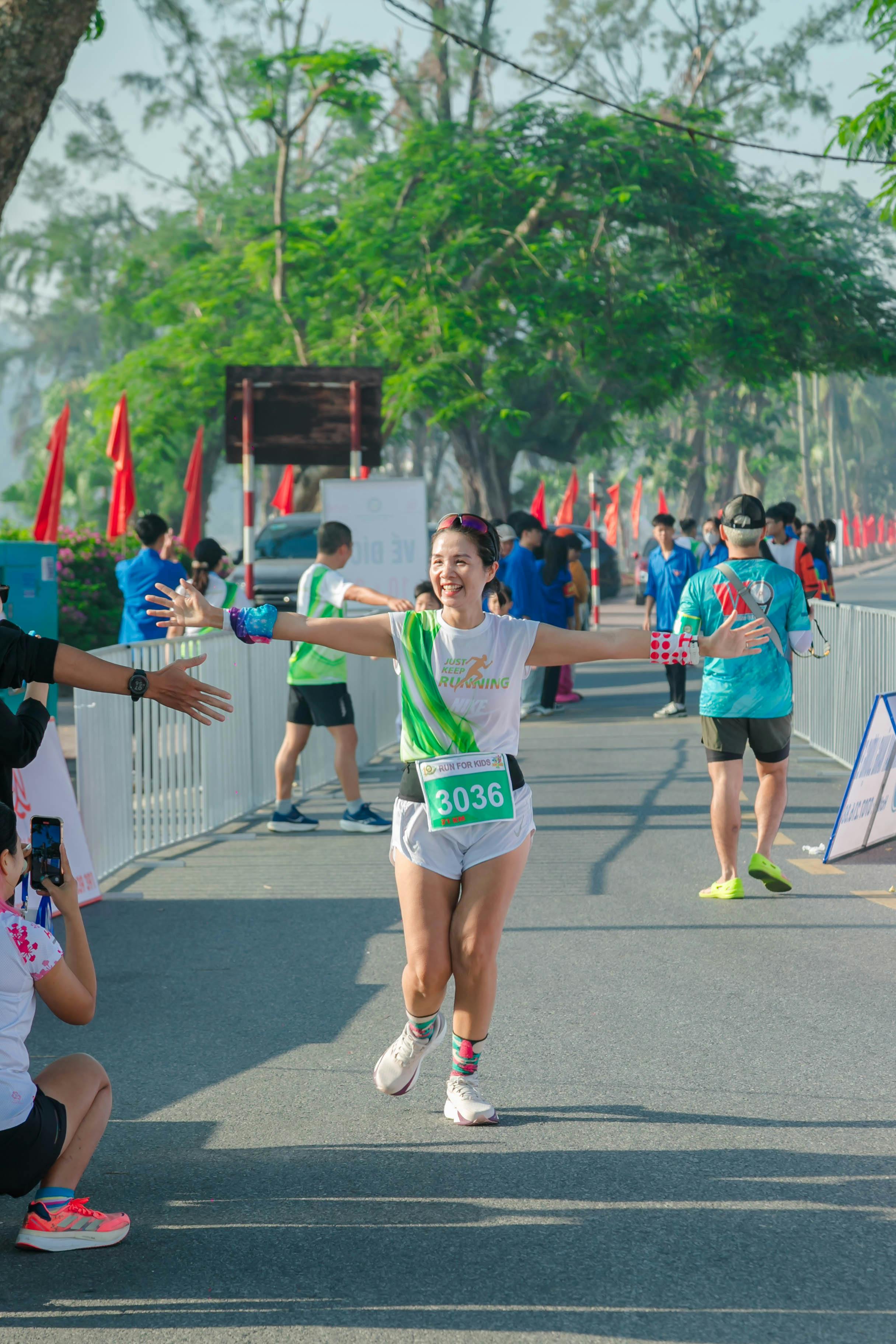 Female Marathon Runner Celebrates Finish in Việt Nam · Free Stock Photo