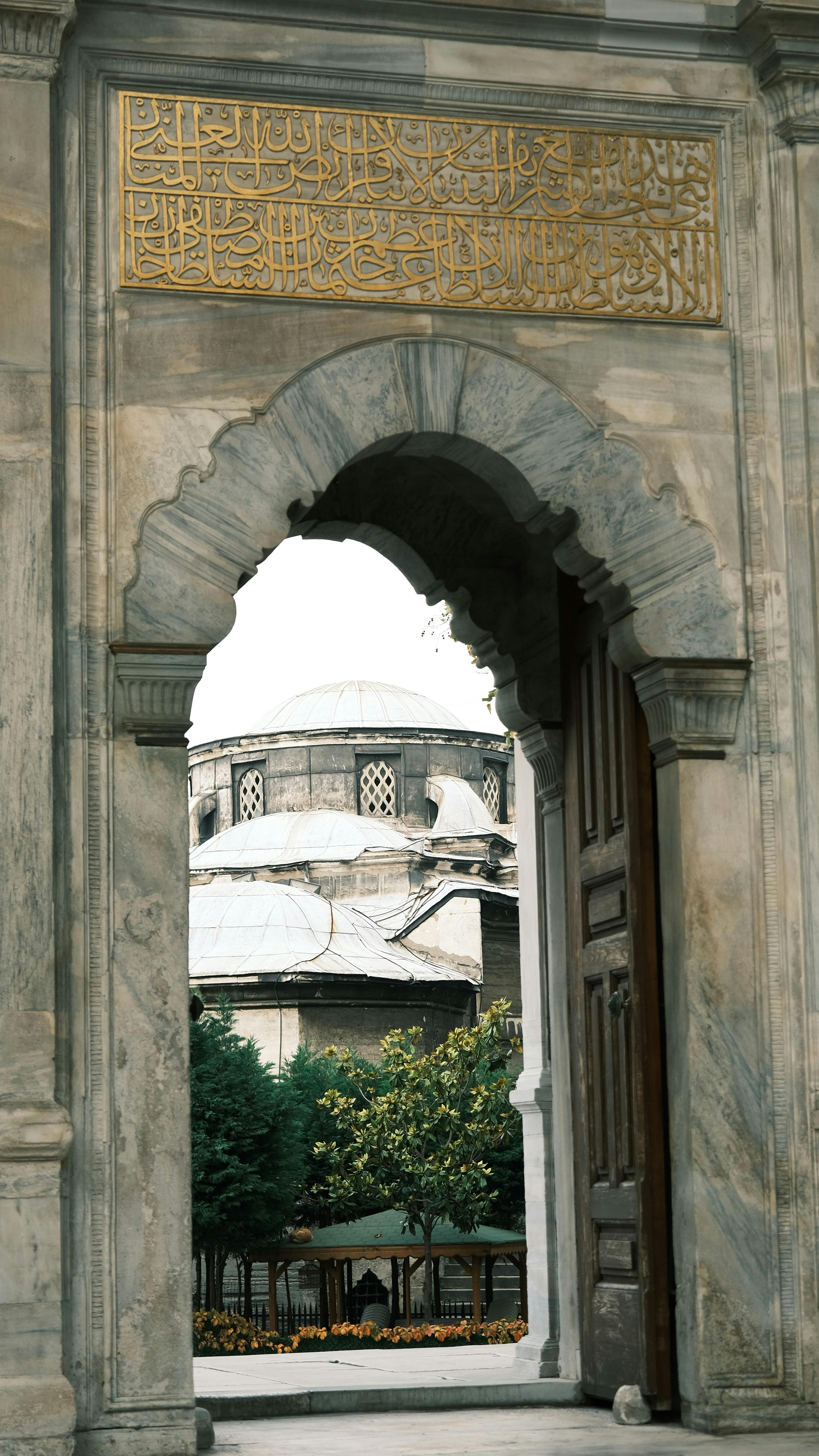 Architectural View through Historic Archway · Free Stock Photo