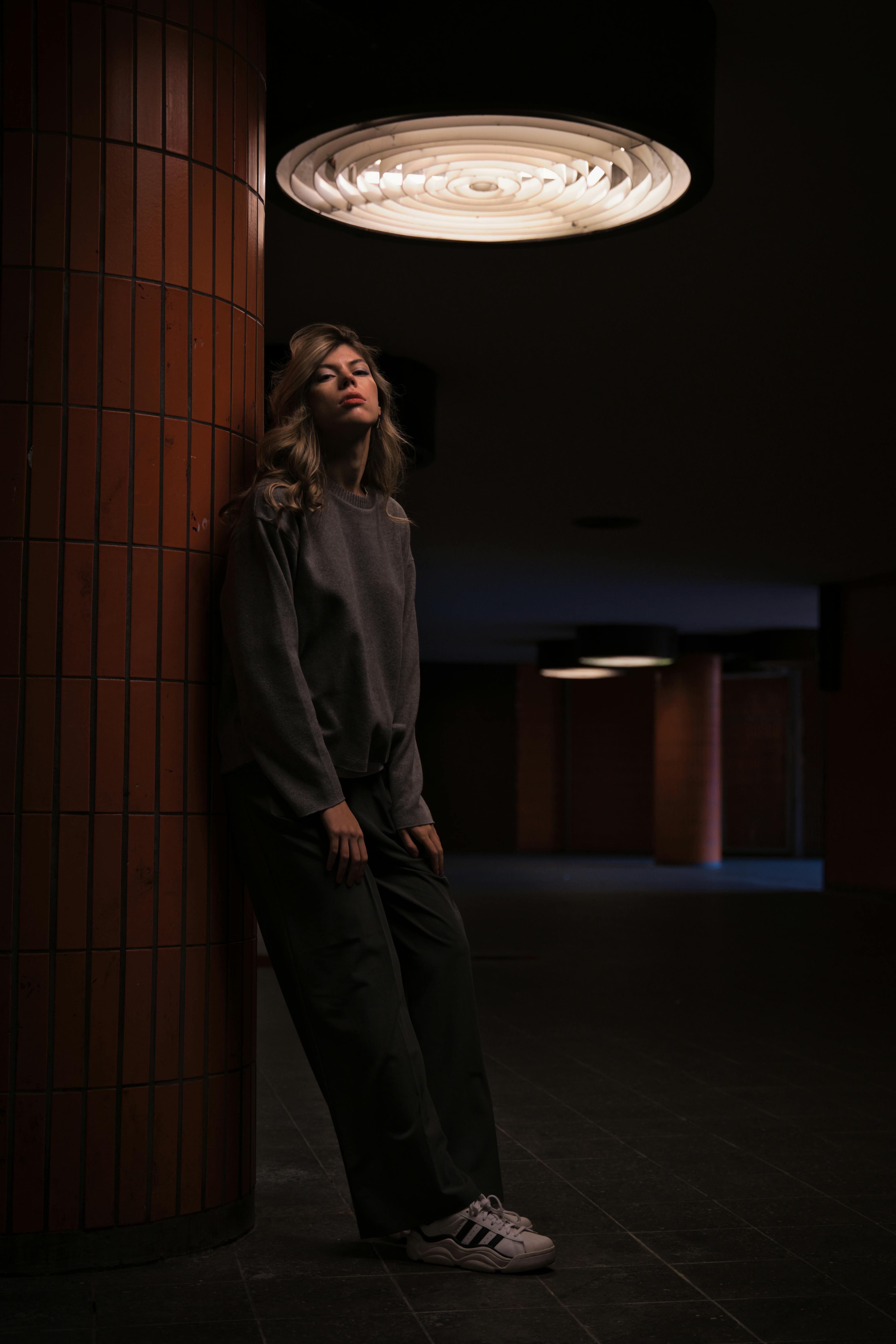 Potret Kota Yang Suram Di Bawah Tanah Berlin · Foto Stok Gratis