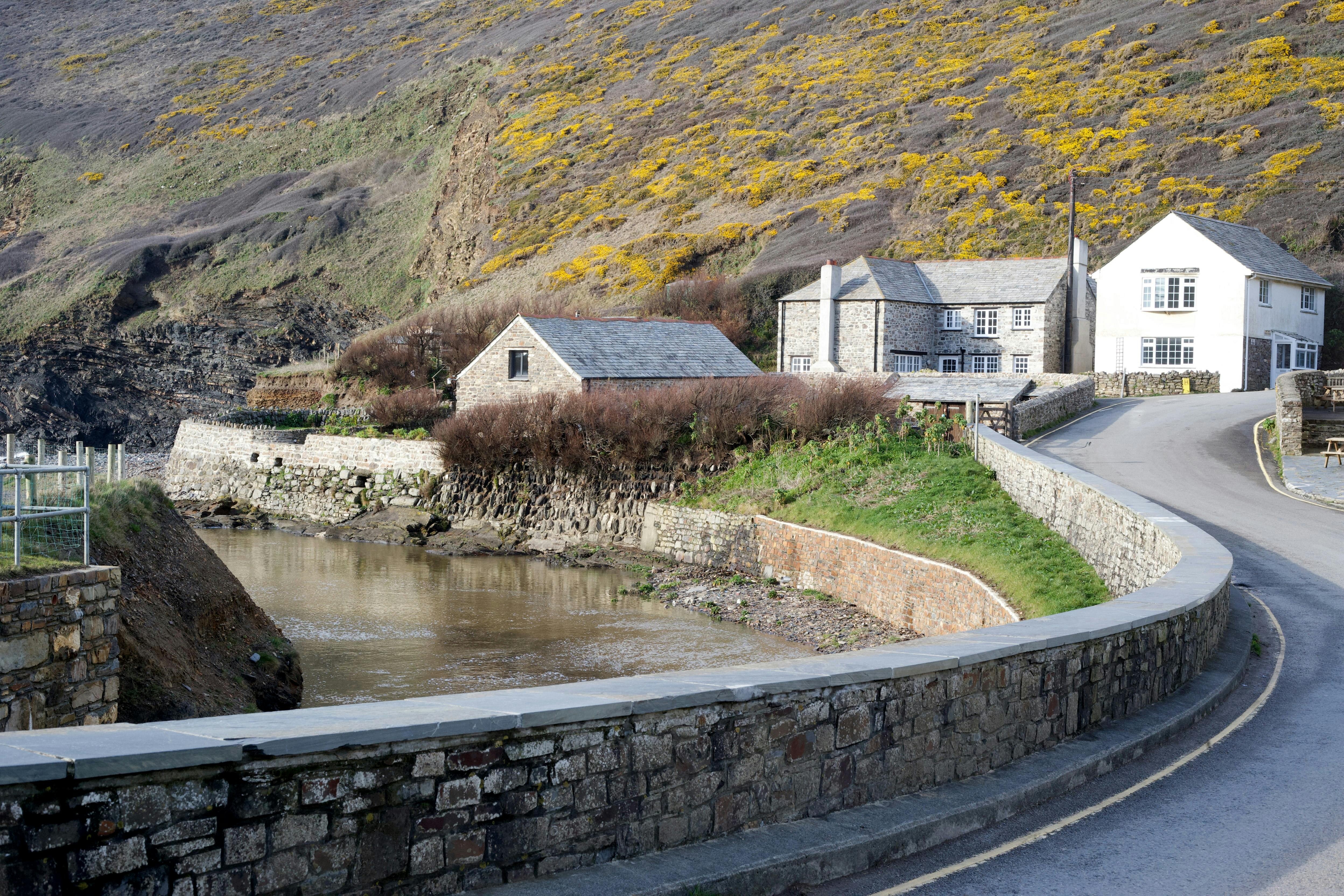 Idyllic English Countryside Village Scene · Free Stock Photo
