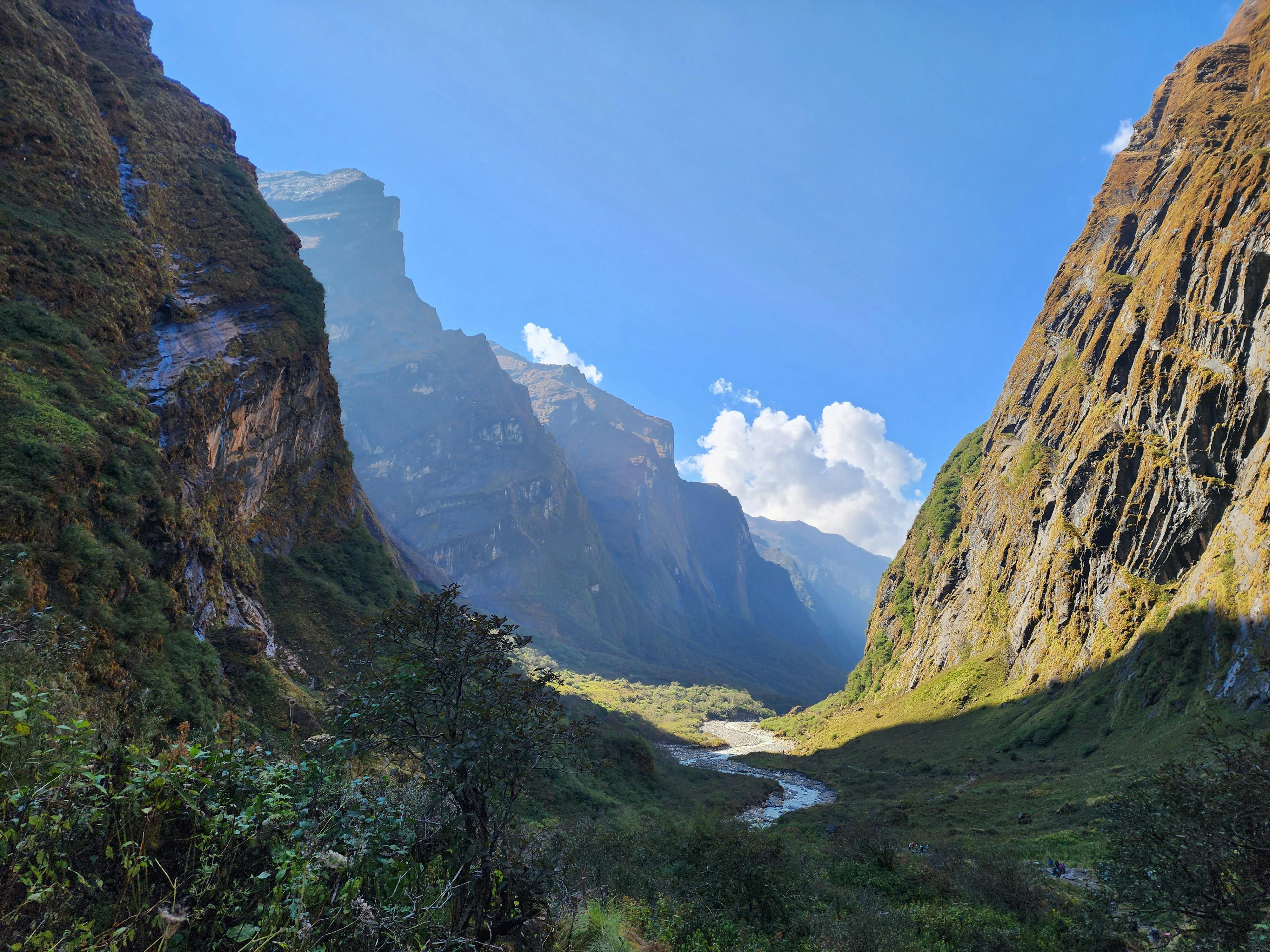 Scenic Annapurna Valley Landscape in Nepal · Free Stock Photo
