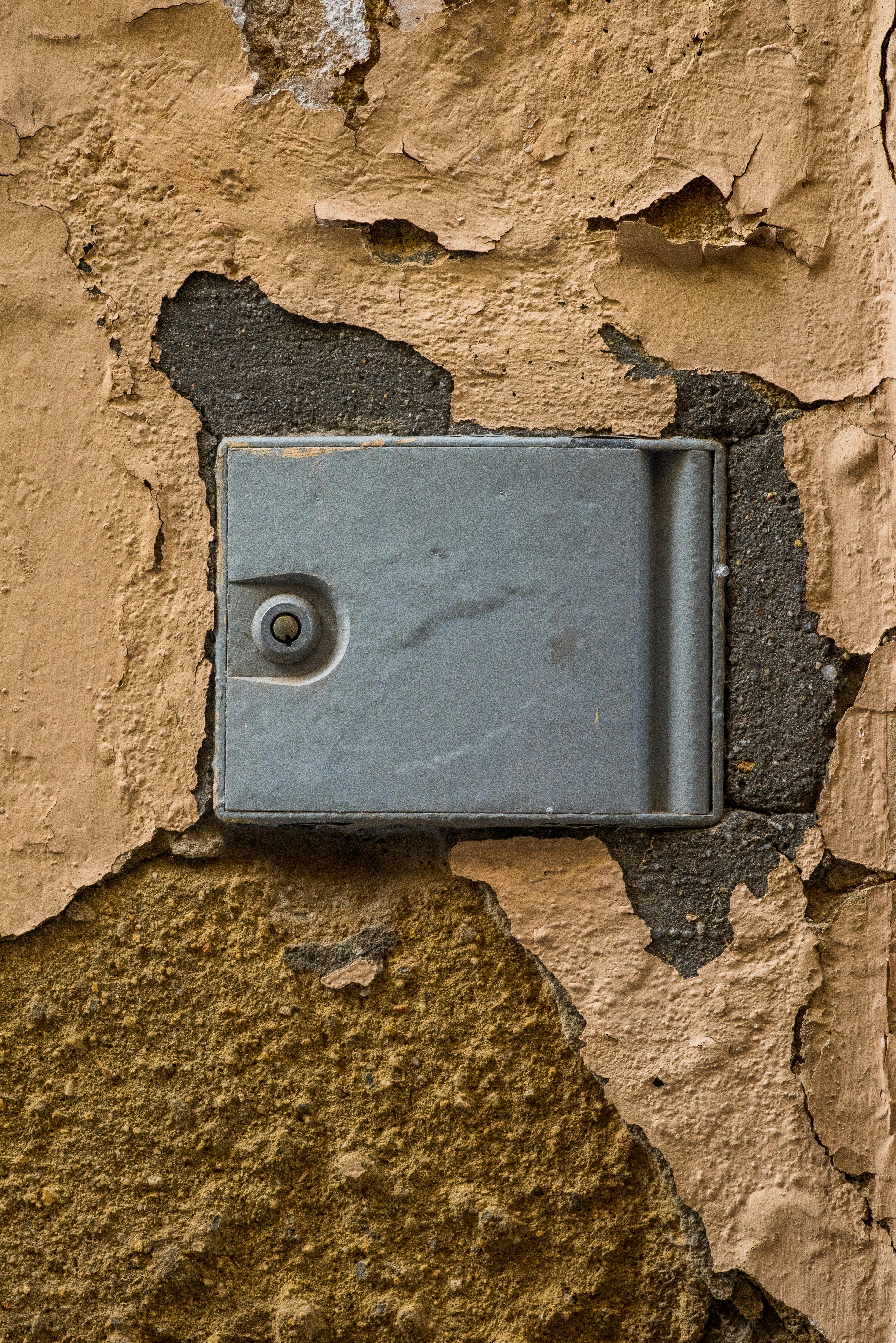 Broken Brick Wall · Free Stock Photo