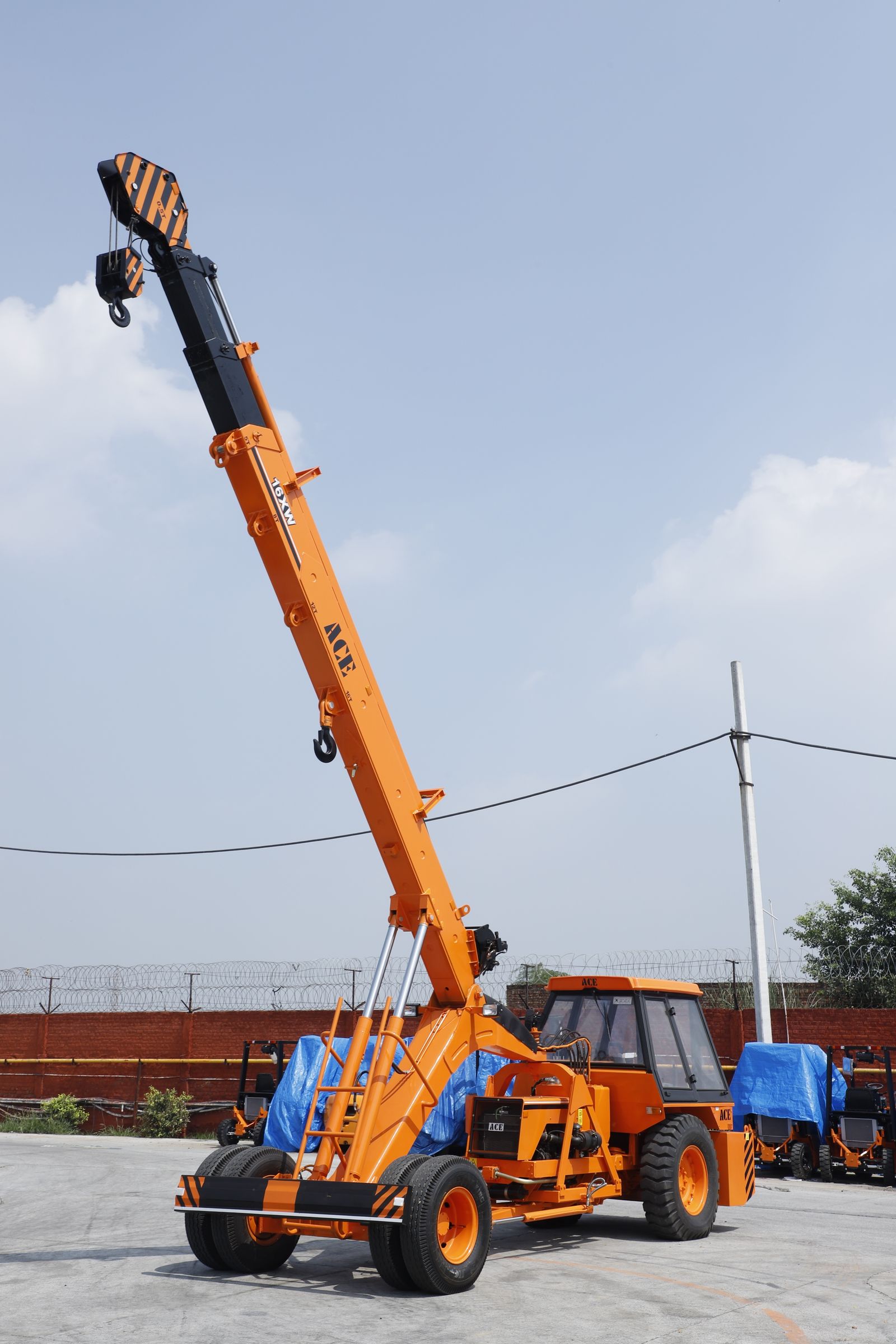 Mobile Crane Photos, Download The BEST Free Mobile Crane Stock Photos ...