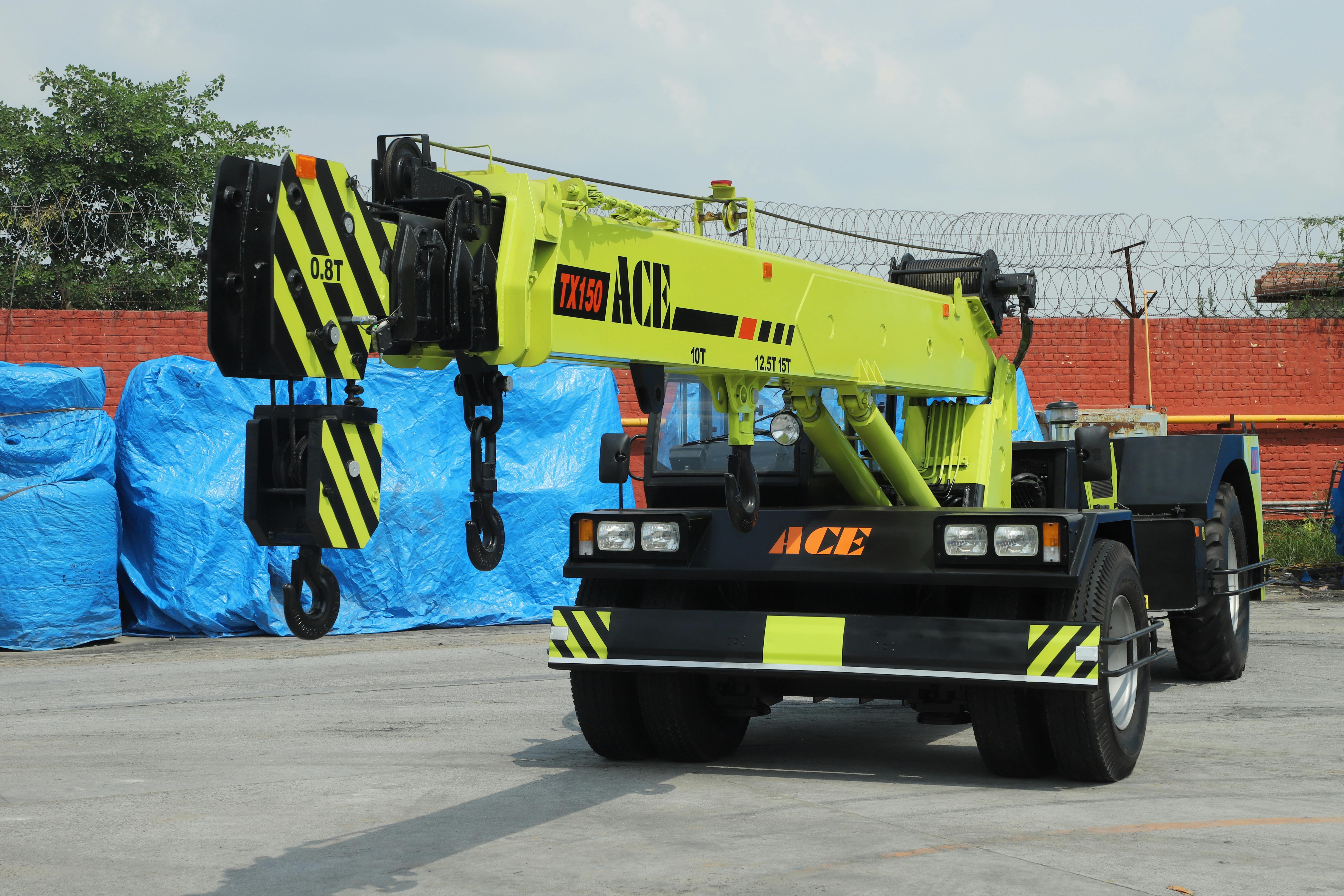 ACE TX150 Crane at Construction Site in India · Free Stock Photo