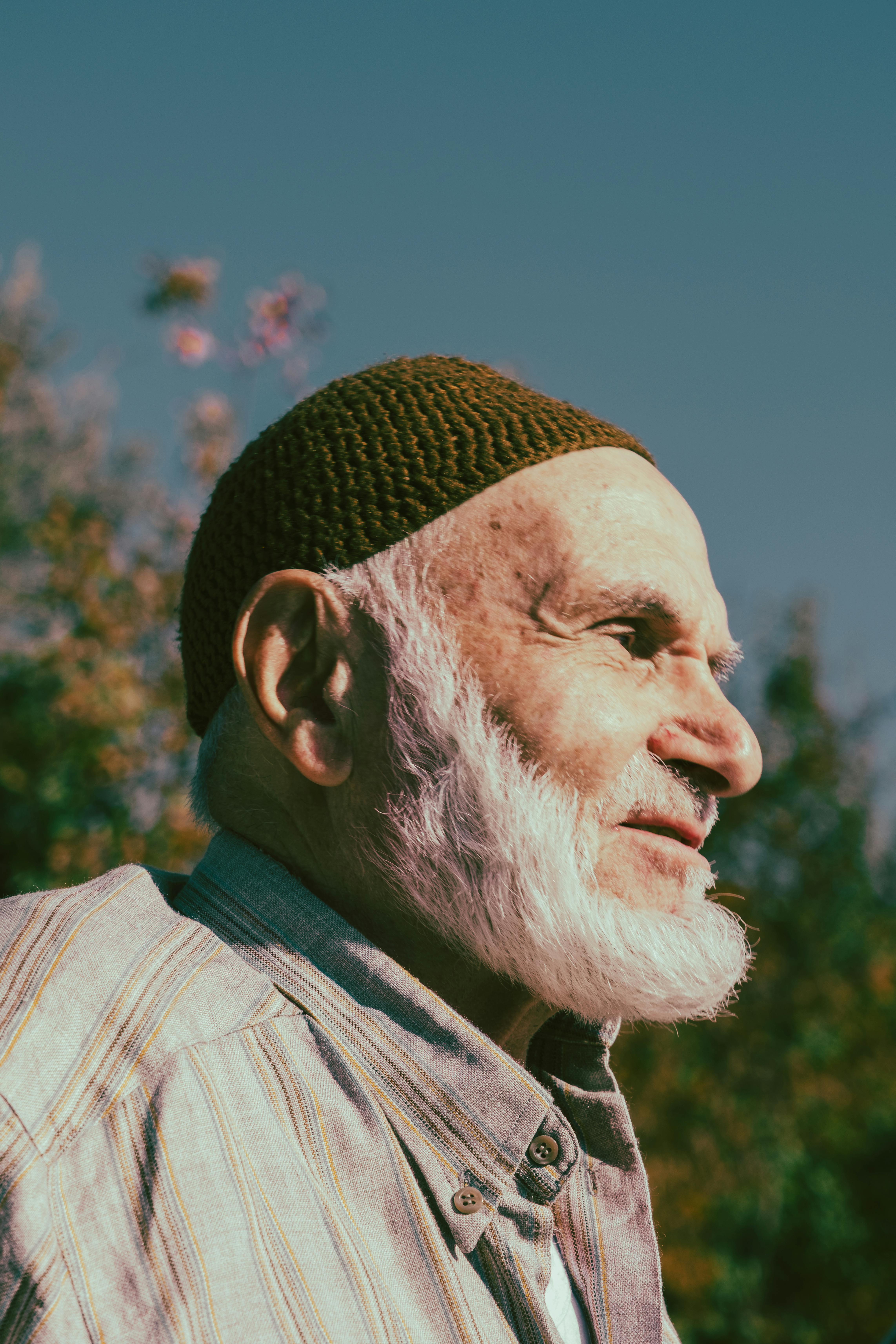 Mature Clevage Photos, Download The BEST Free Mature Clevage Stock ...