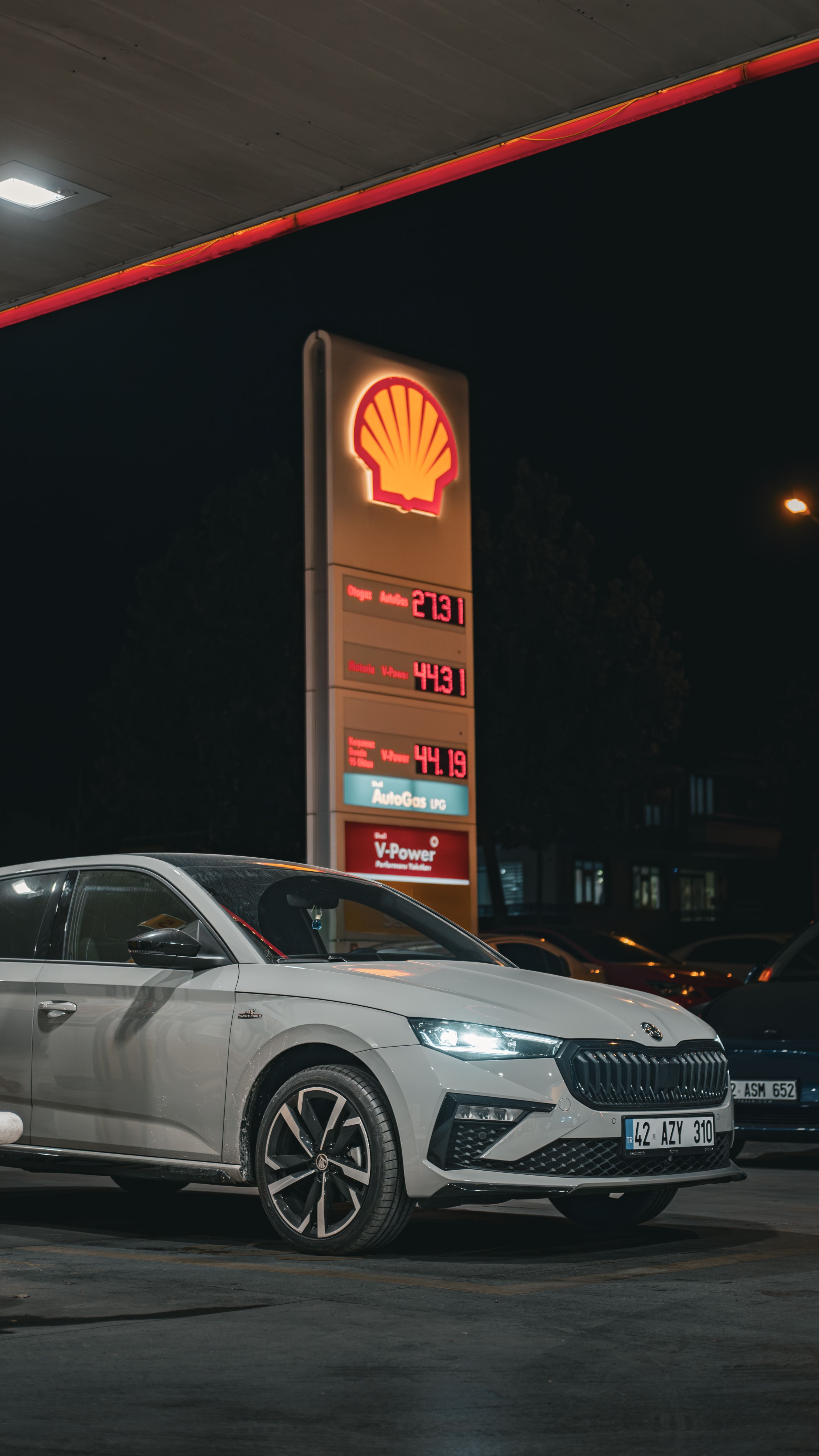 Shell Fuel Station · Free Stock Photo