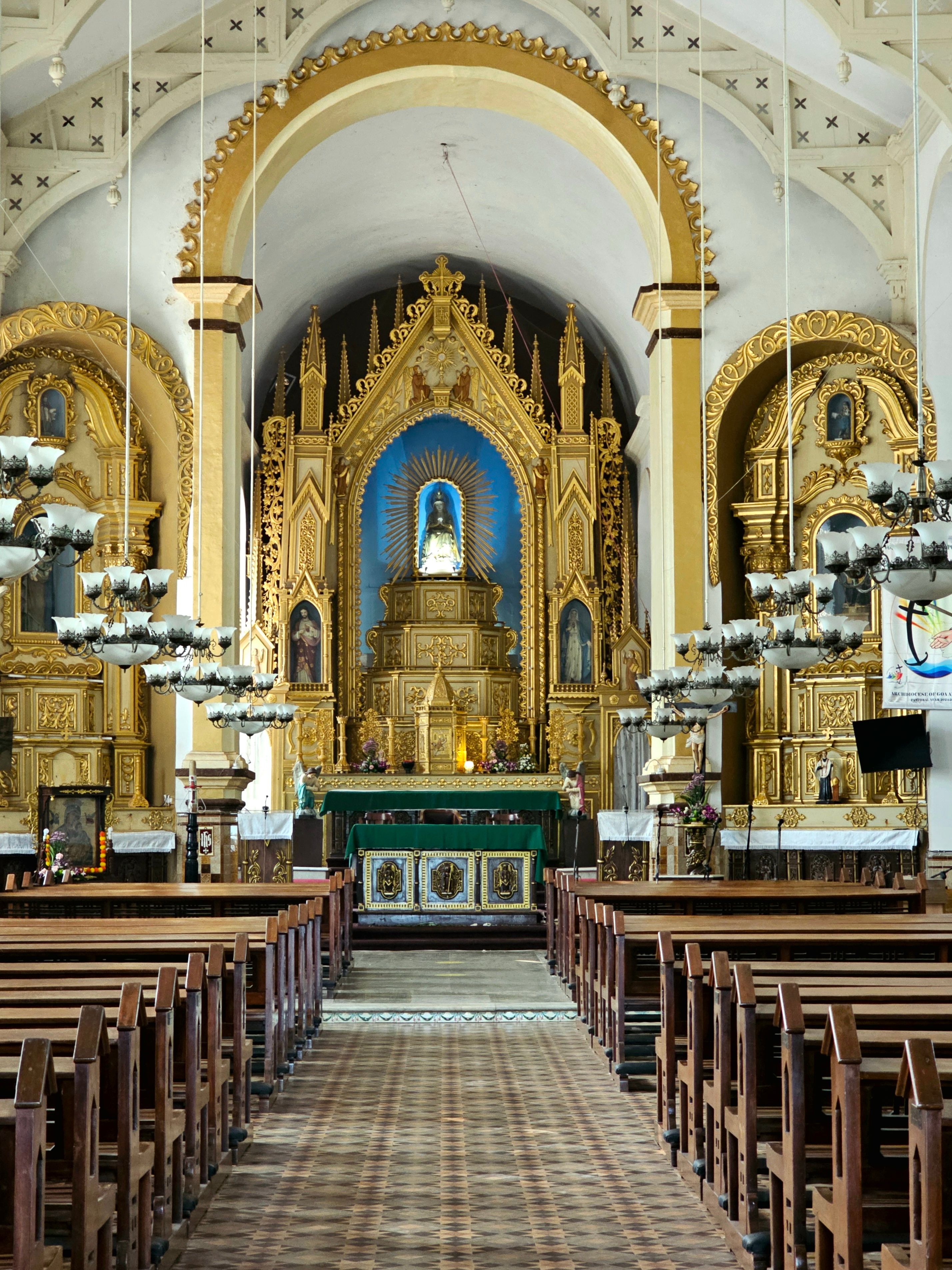 Majestic Interior of an Ornate Church · Free Stock Photo