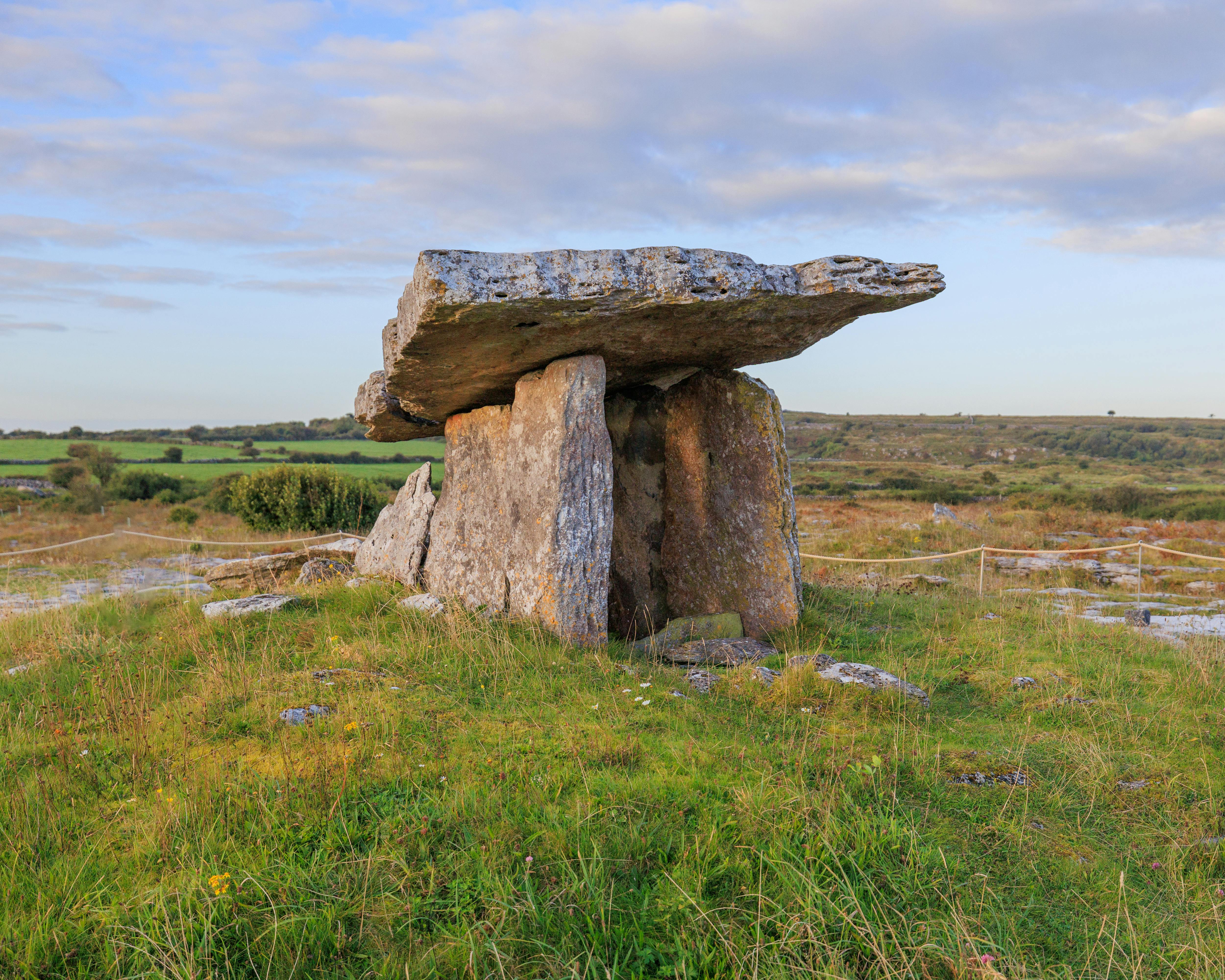 Newgrange Stone Tomb In Ireland Photos, Download The BEST Free ...