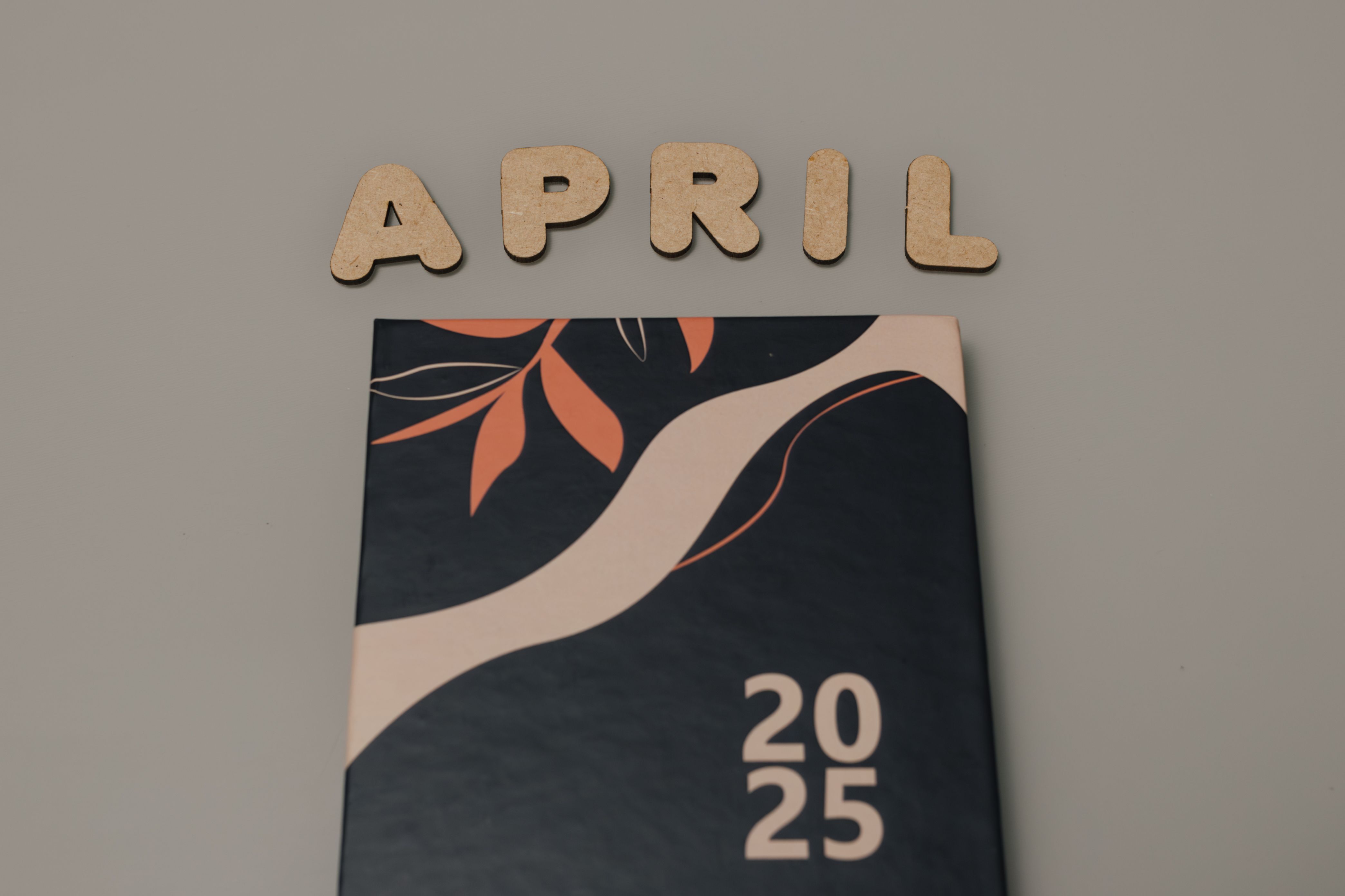 Stylish 2025 Calendar with April Highlight · Free Stock Photo