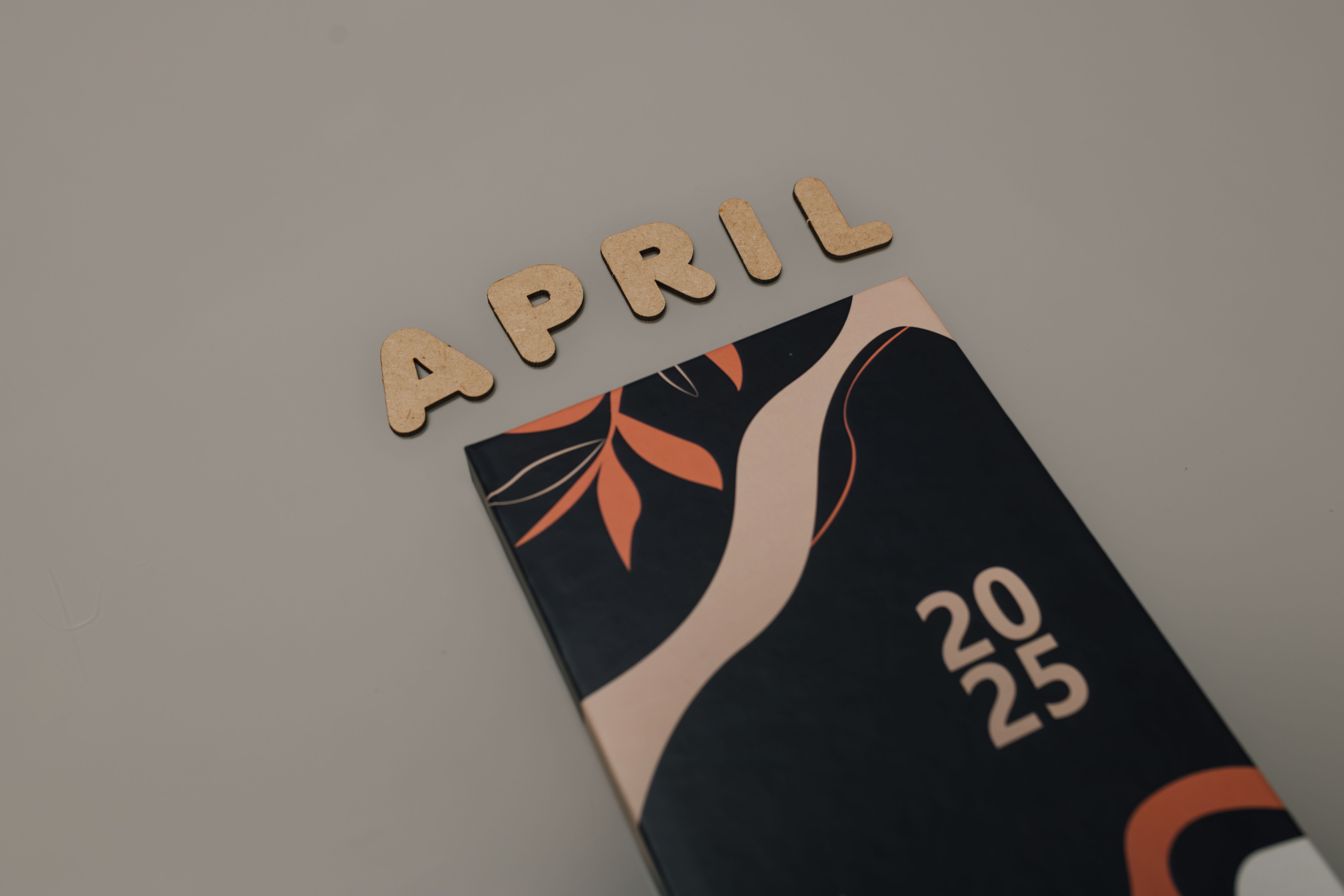 Elegant April 2025 Calendar Design Top View · Free Stock Photo