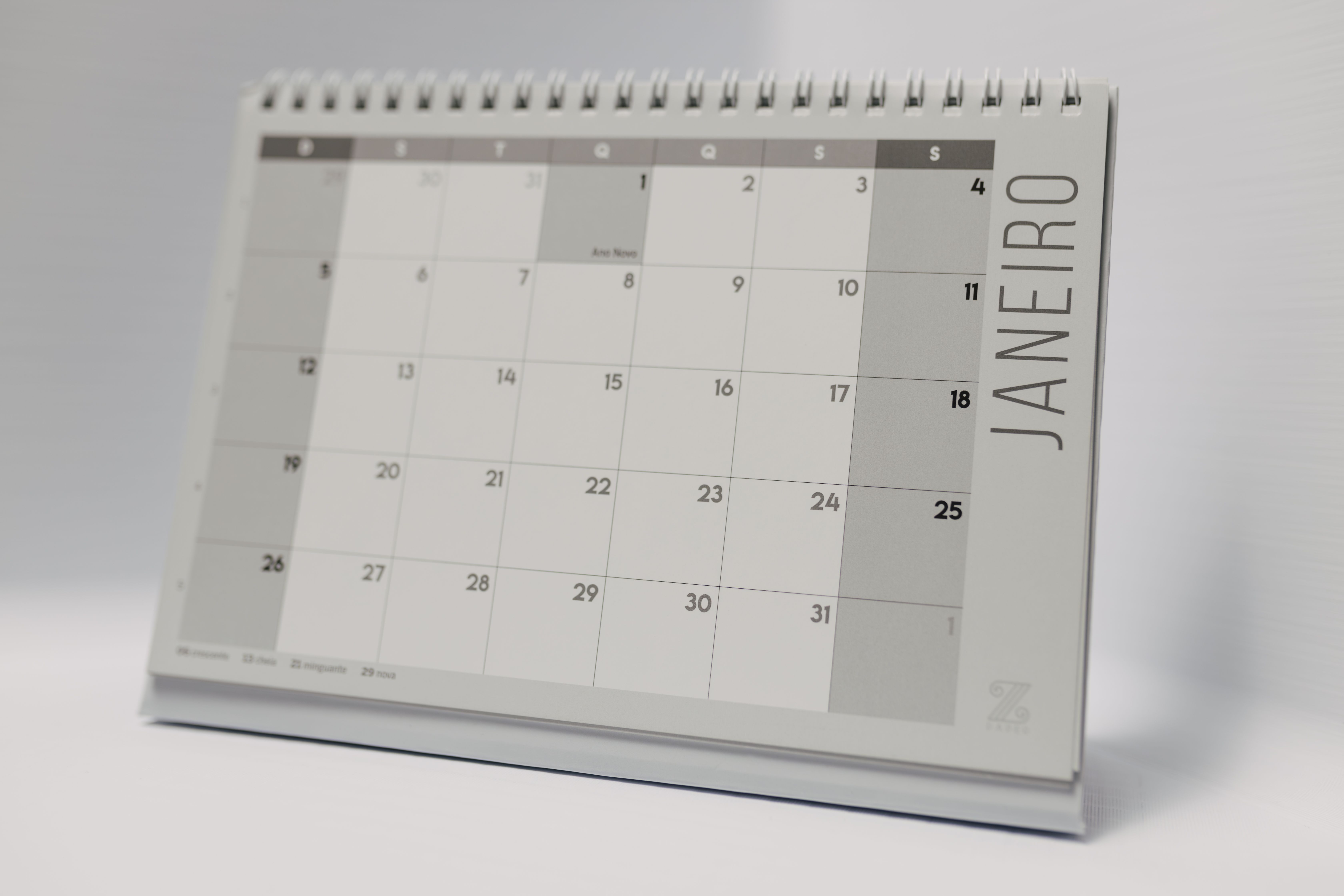 Simple Desk Calendar for January Display · Free Stock Photo