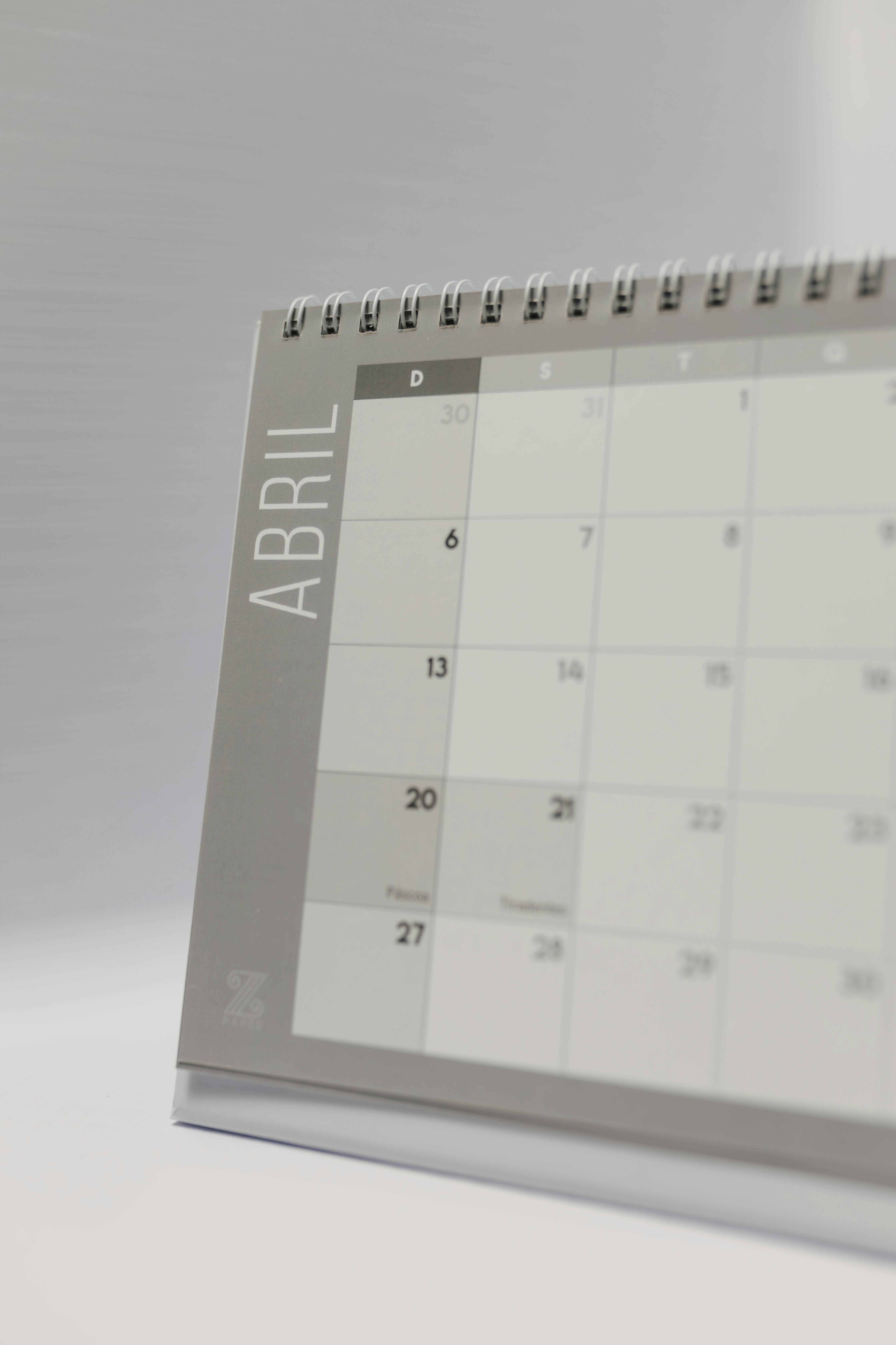 Minimalist April Desk Calendar Design · Free Stock Photo