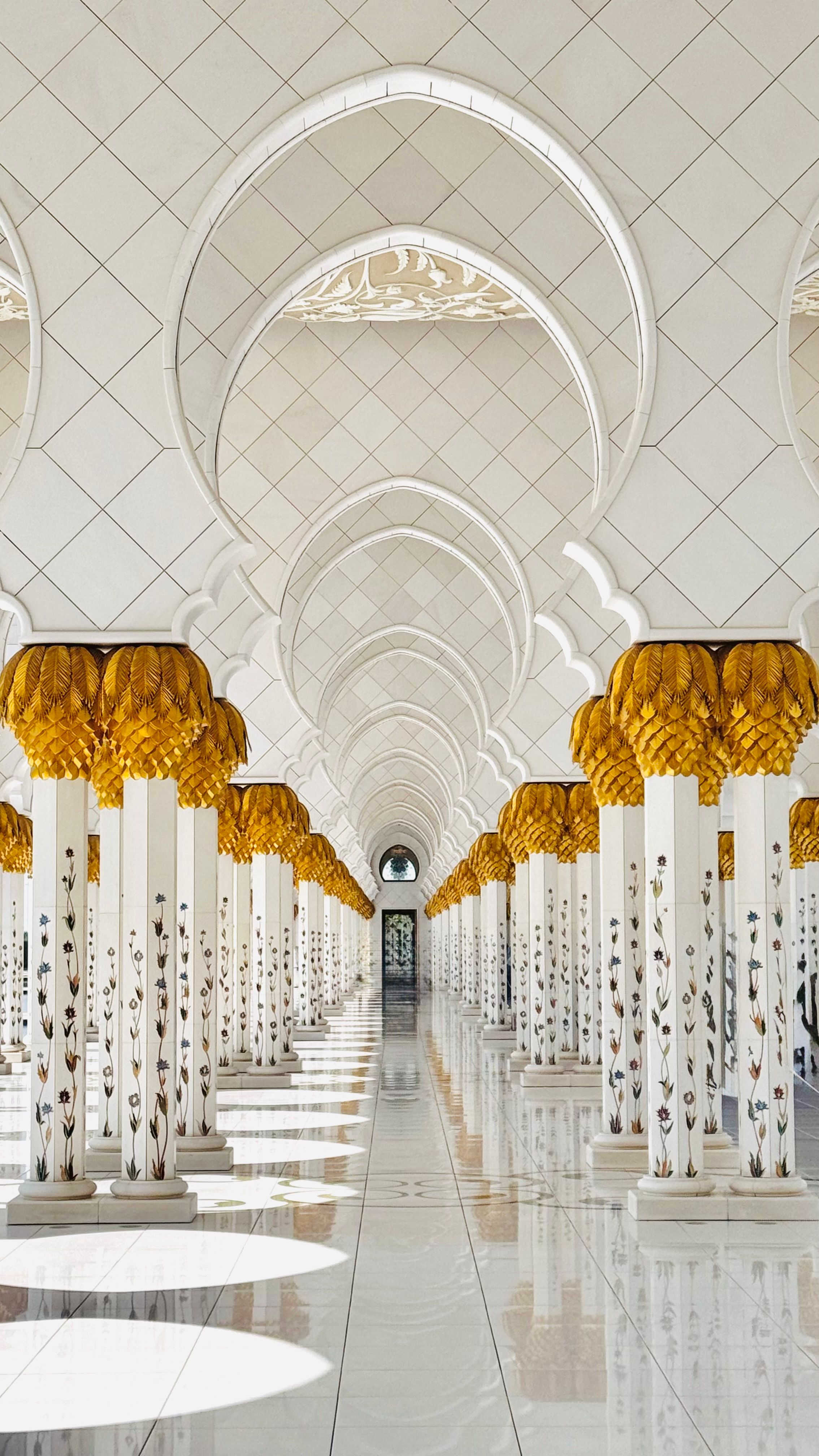 Stunning Interior of Sheikh Zayed Grand Mosque · Free Stock Photo