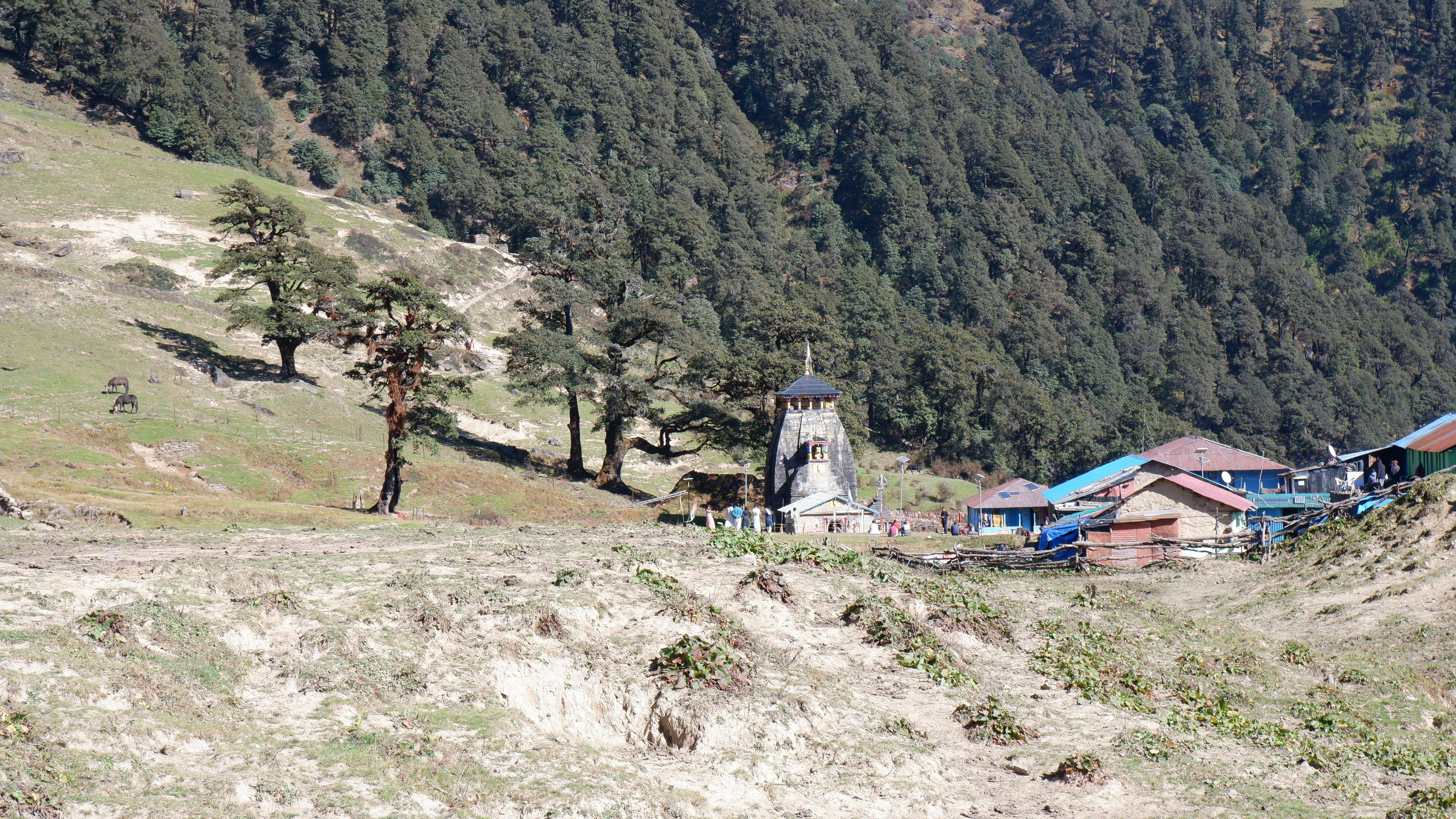 Scenic View of Tungnath Temple in Uttarakhand Hills · Free Stock Photo