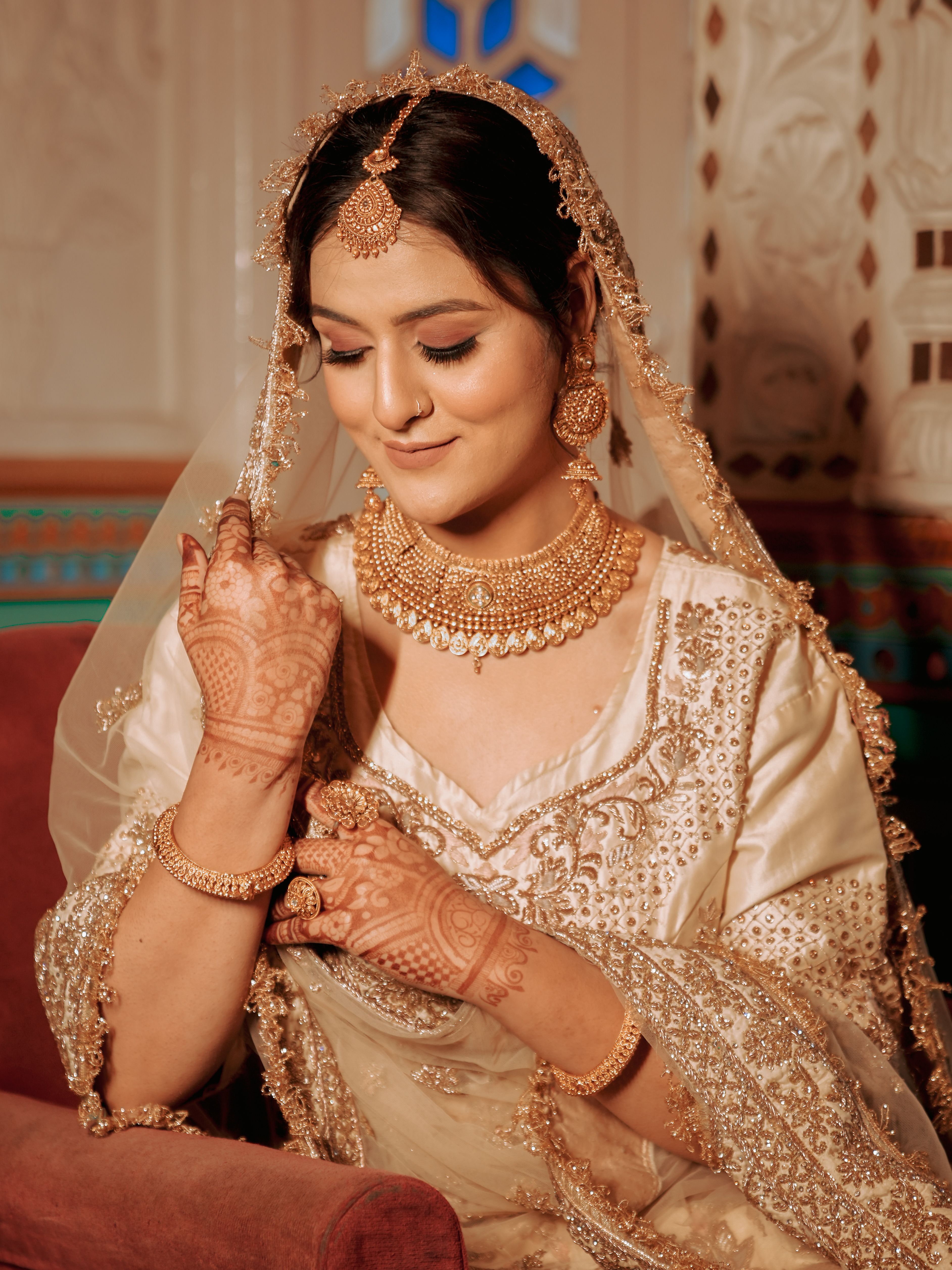Elegant Bride in Traditional Kashmiri Attire · Free Stock Photo