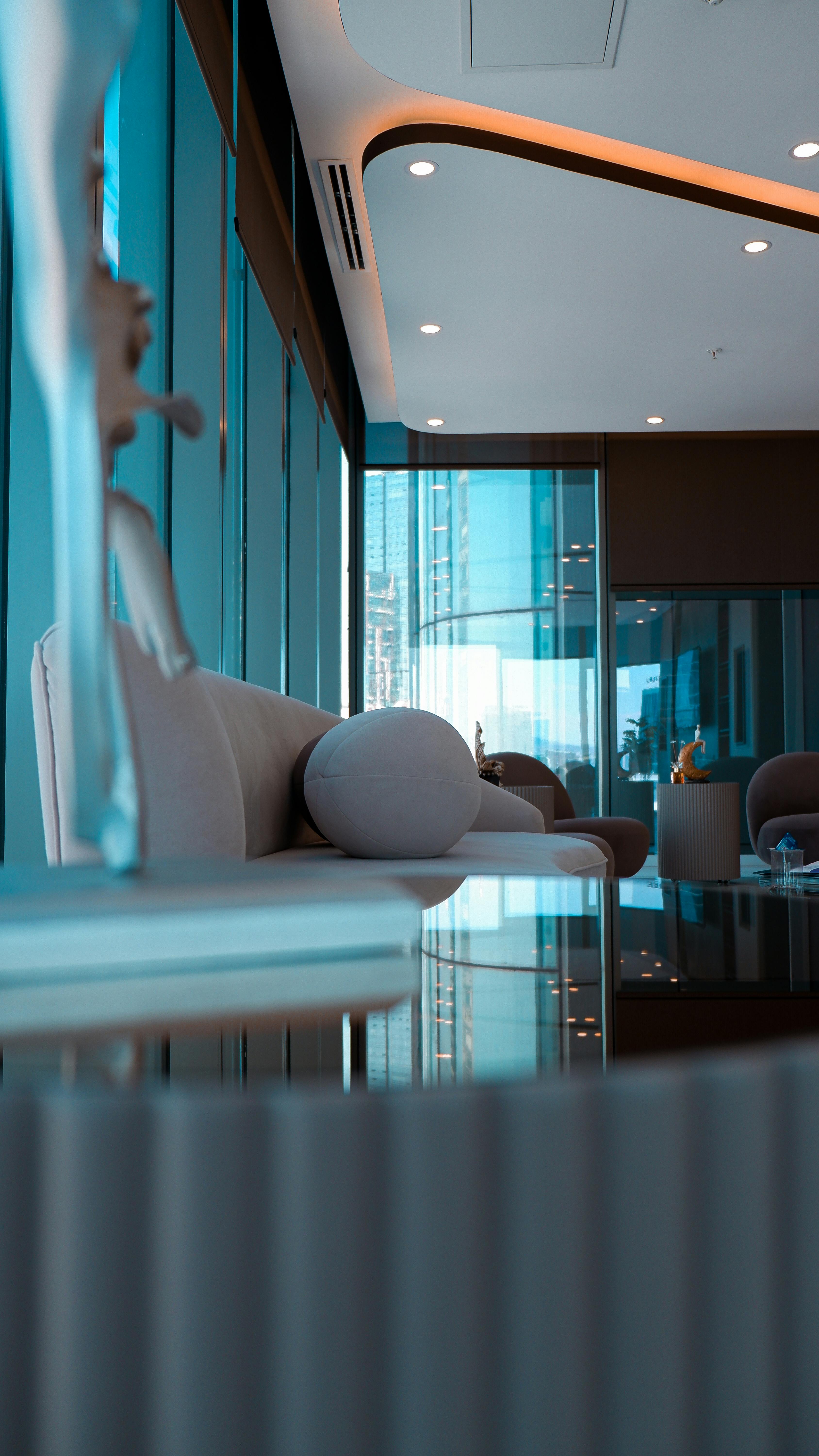 Modern Lounge Interior with Sleek Design · Free Stock Photo