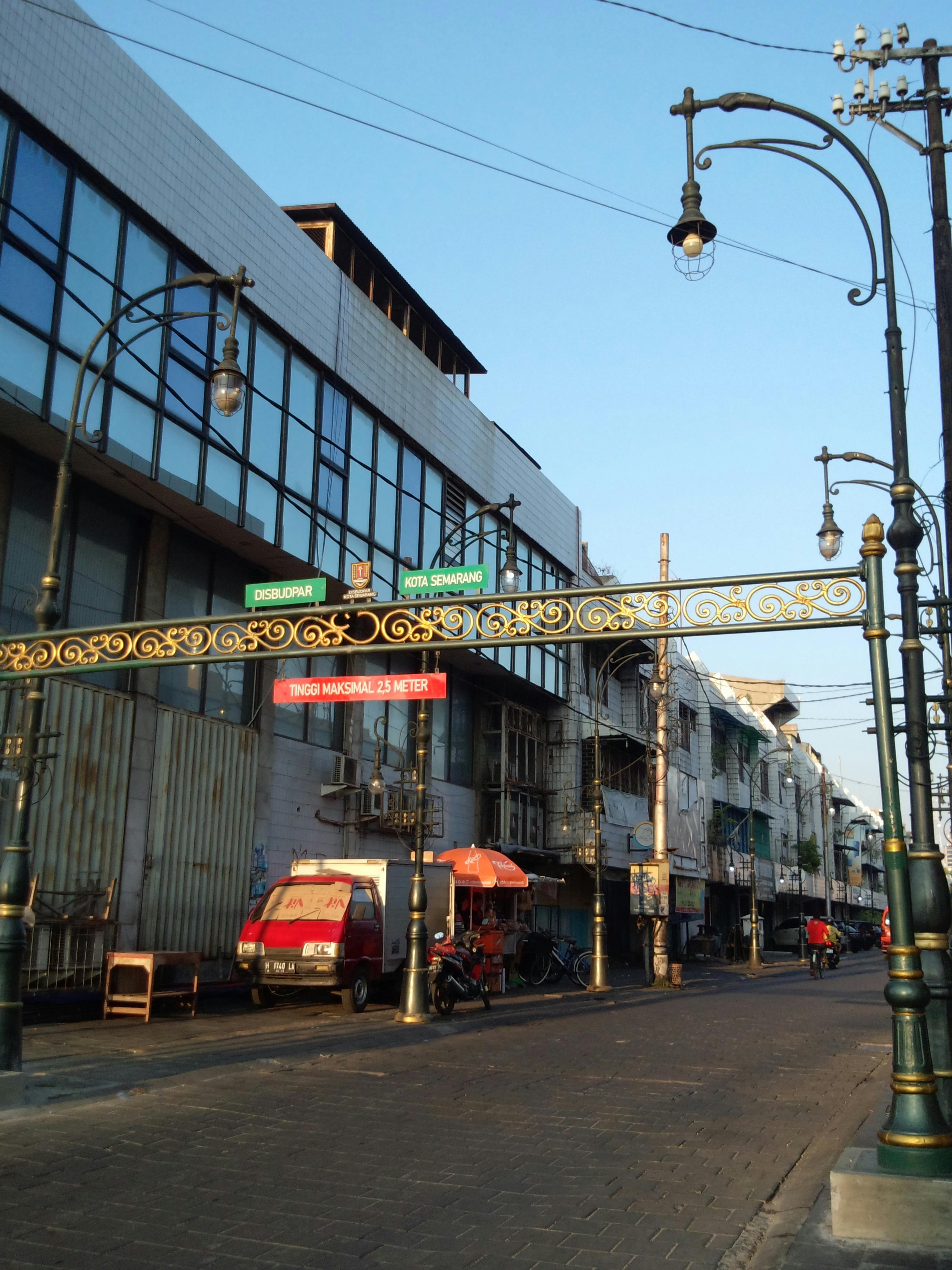 Pemandangan Jalanan Bersejarah Di Semarang, Jawa Tengah · Foto Stok Gratis