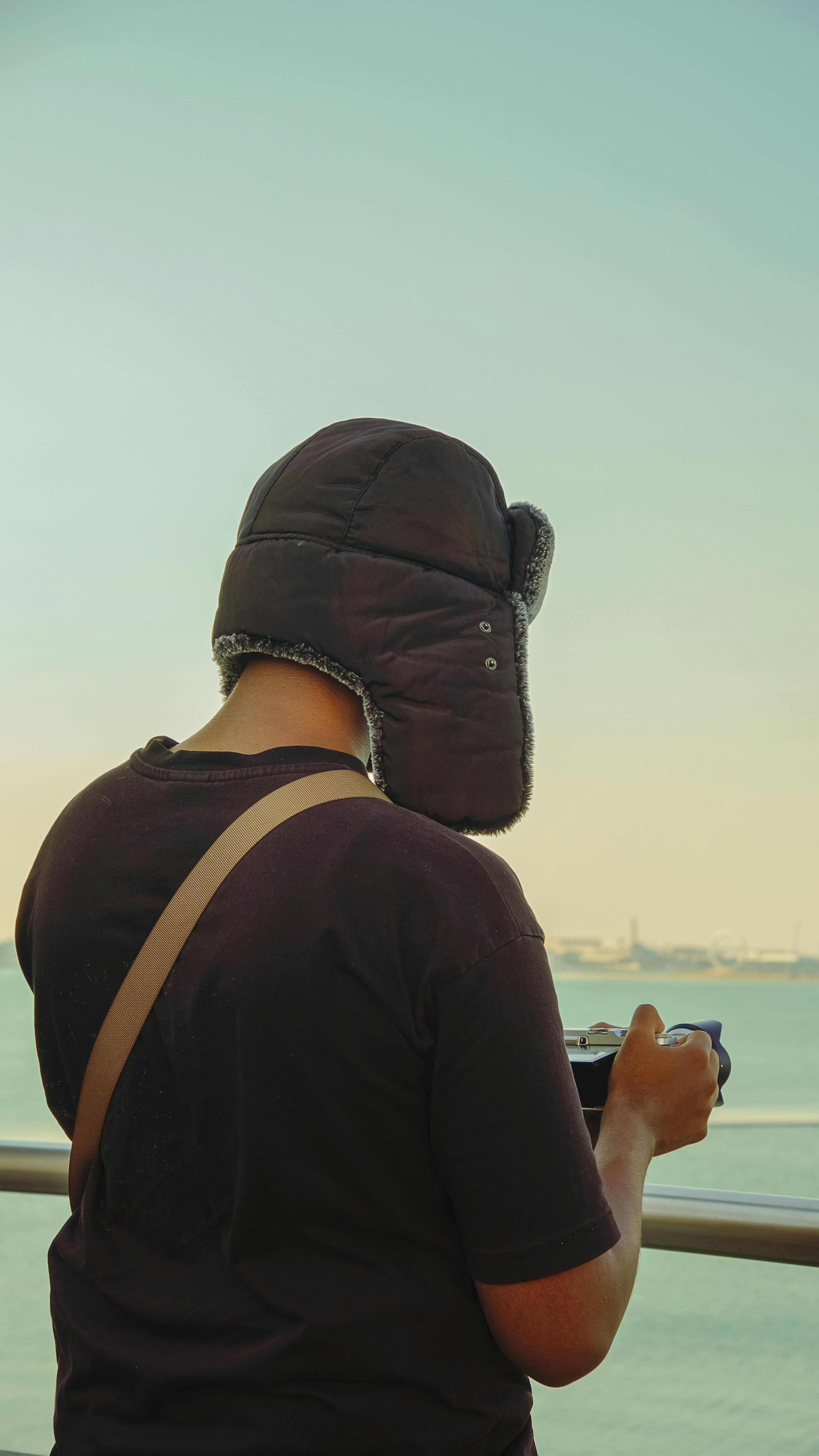 Person with Hat Overlooking Doha Horizon · Free Stock Photo