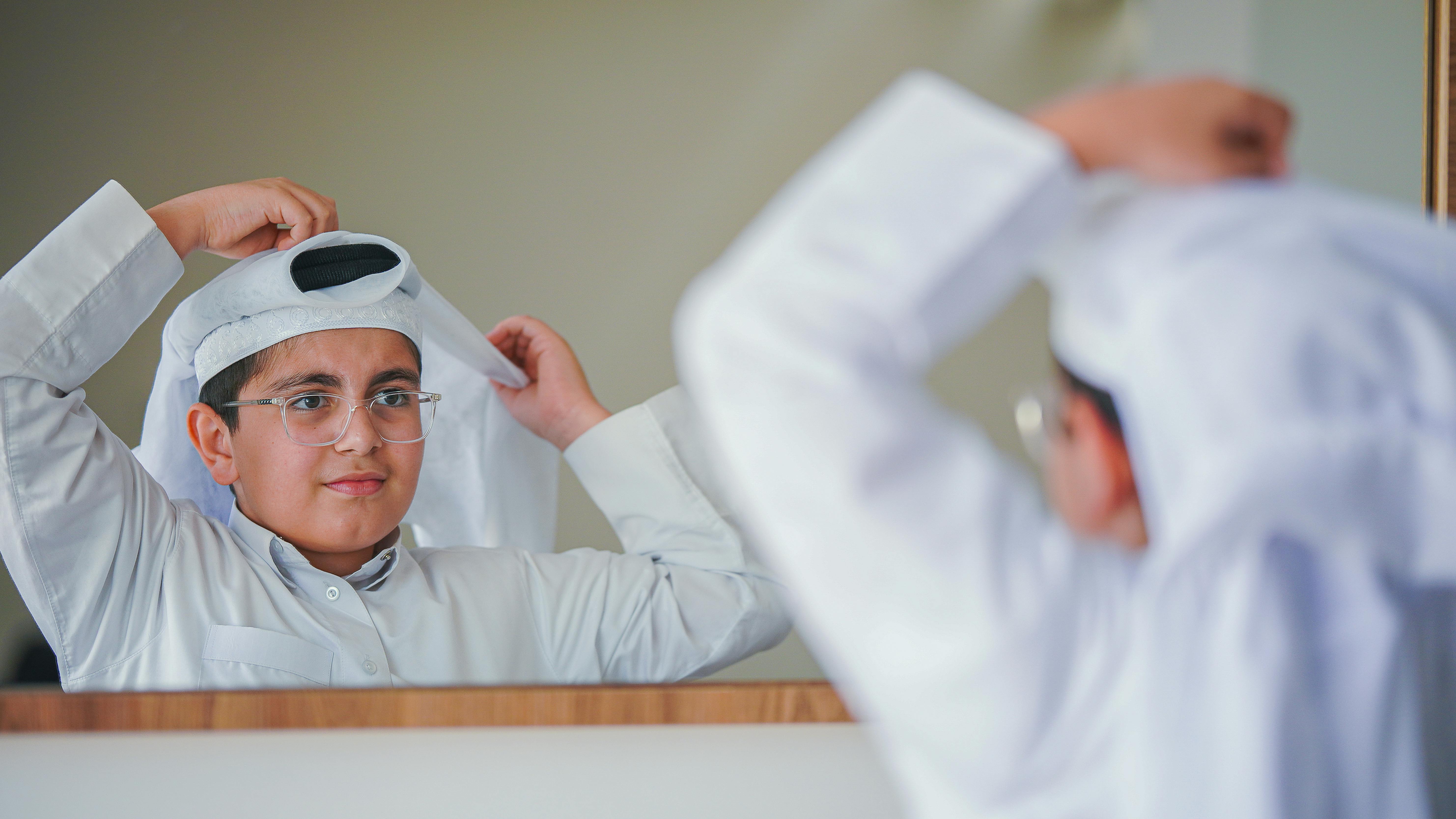 Traditional Qatar Arab Kid Photos, Download The BEST Free Traditional ...