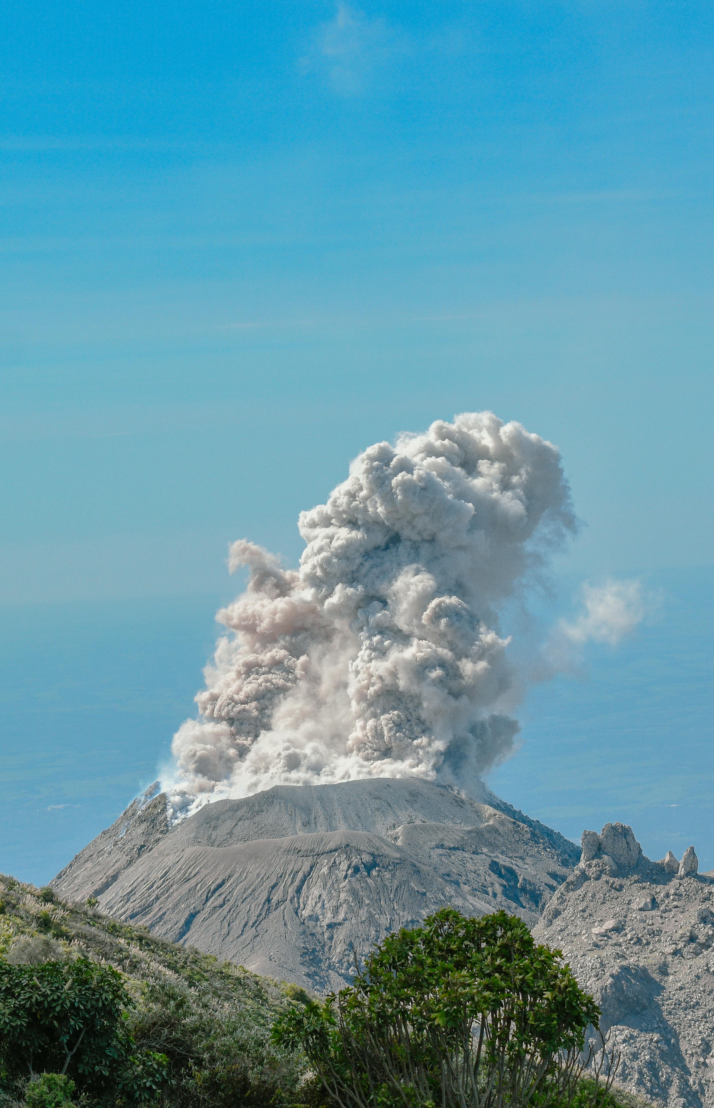 Dramatic Eruption of Santa Maria Volcano, Guatemala · Free Stock Photo