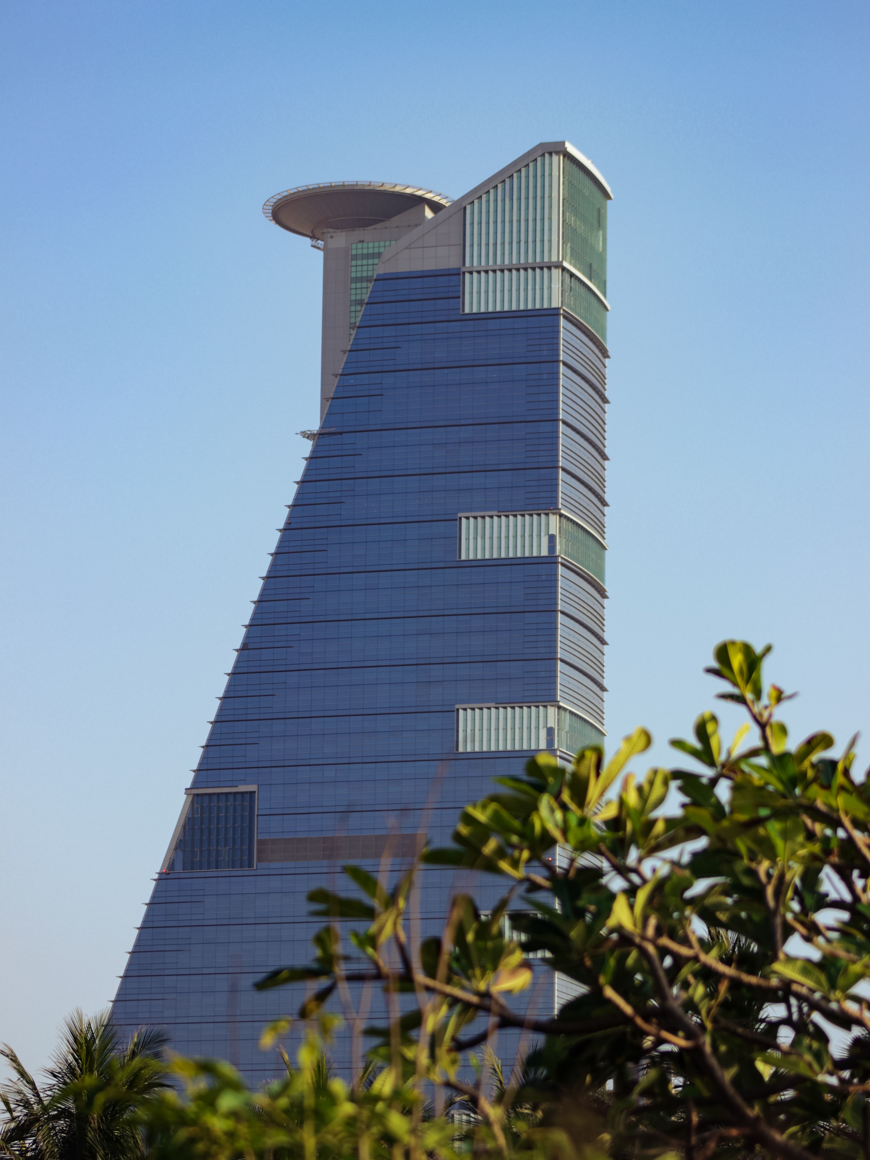 Iconic Jeddah Skyscraper Against Blue Sky · Free Stock Photo