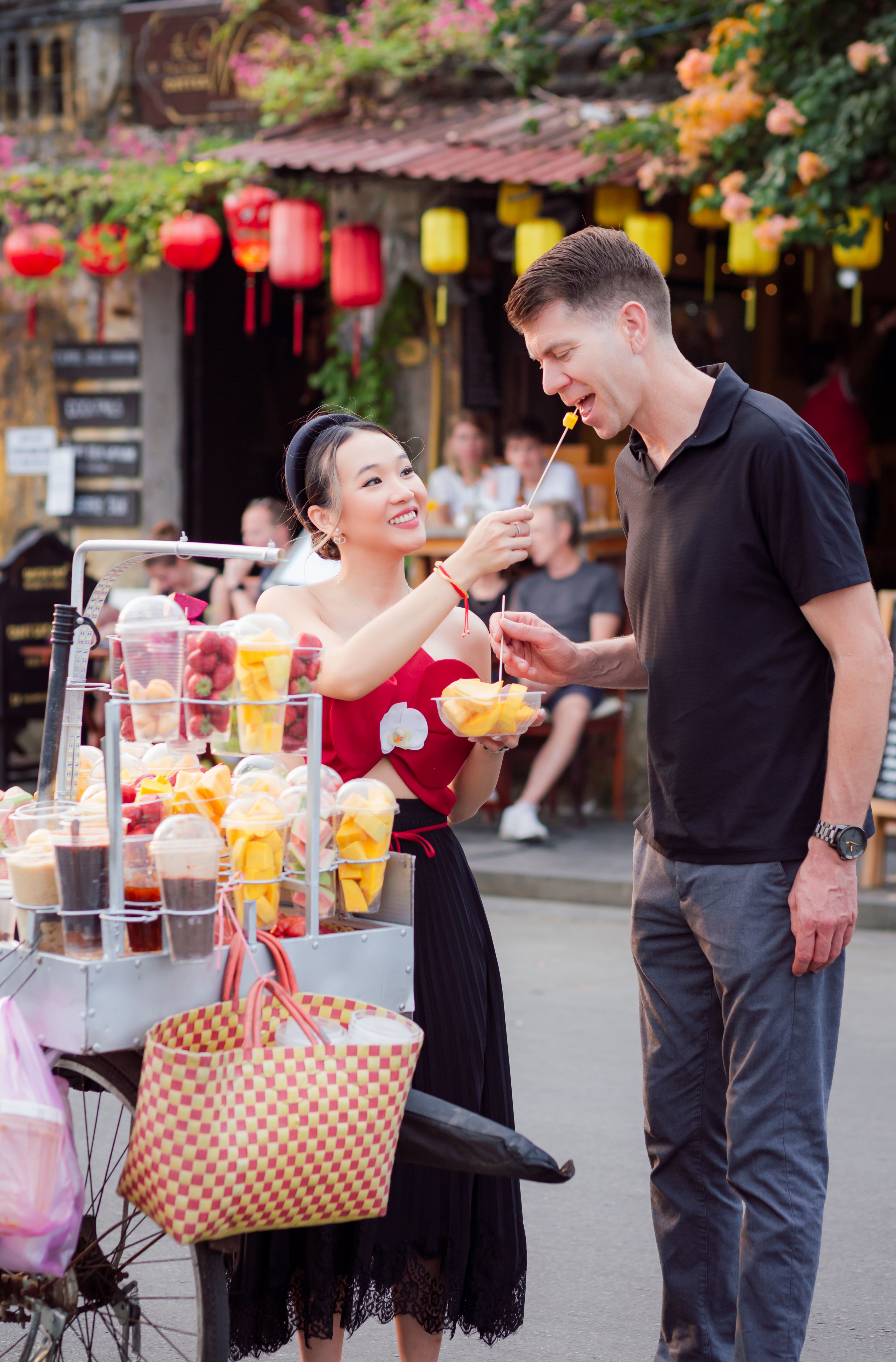 Street Food Delight in Hội An's Vibrant Market · Free Stock Photo