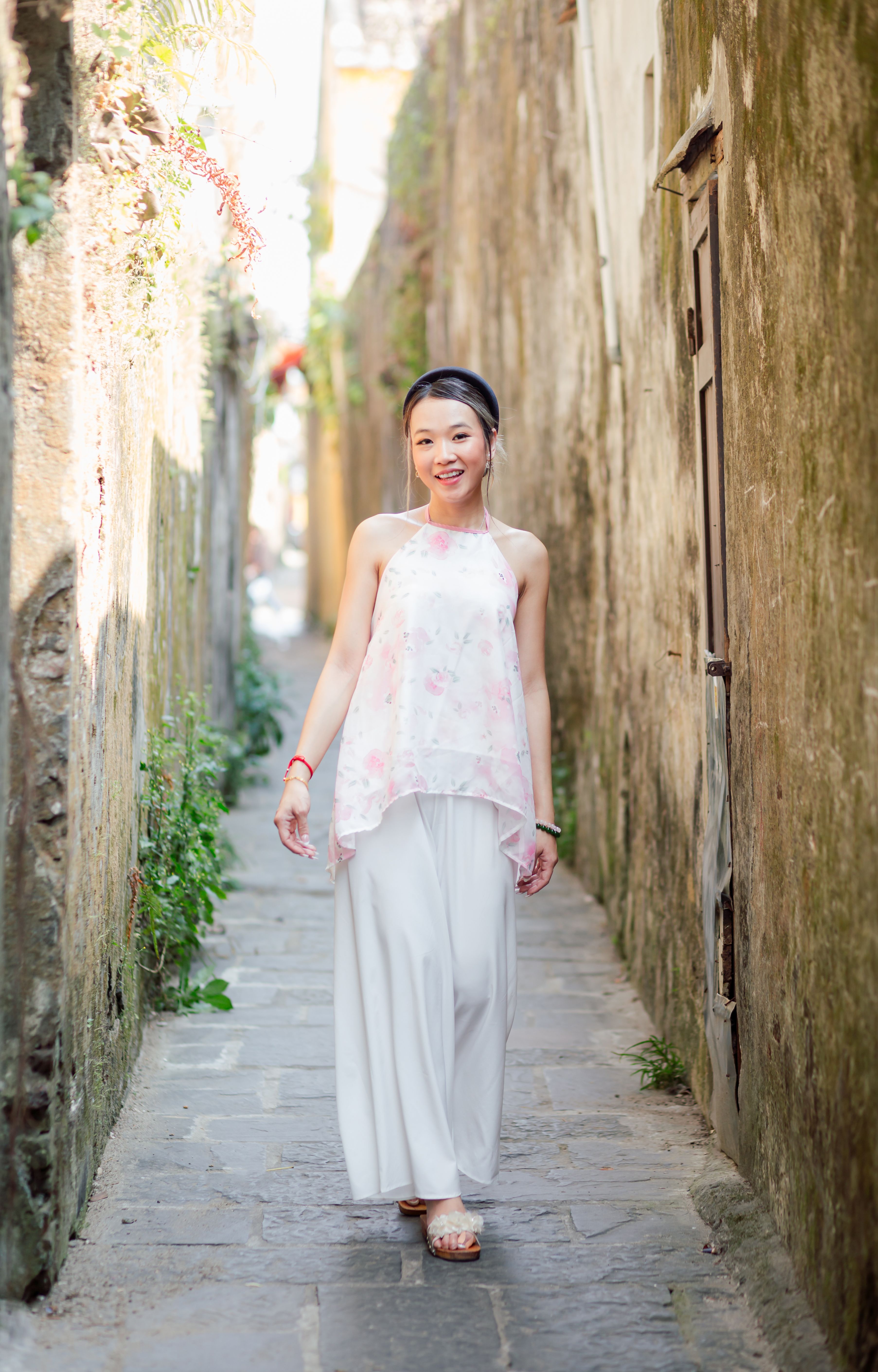 Woman Smiling Walking Photos, Download The BEST Free Woman Smiling ...