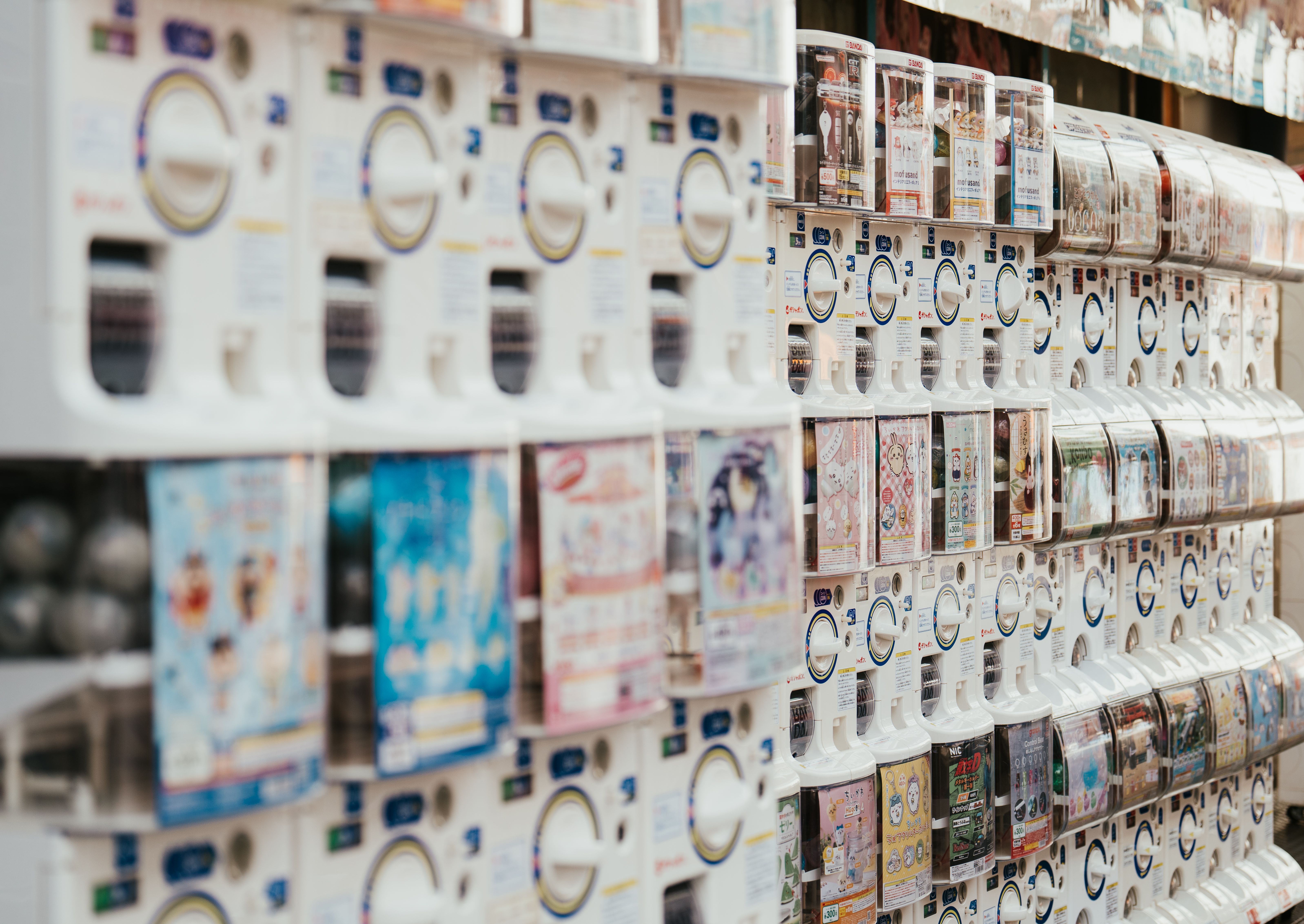 Tampilan Mesin Penjual Gachapon Jepang · Foto Stok Gratis