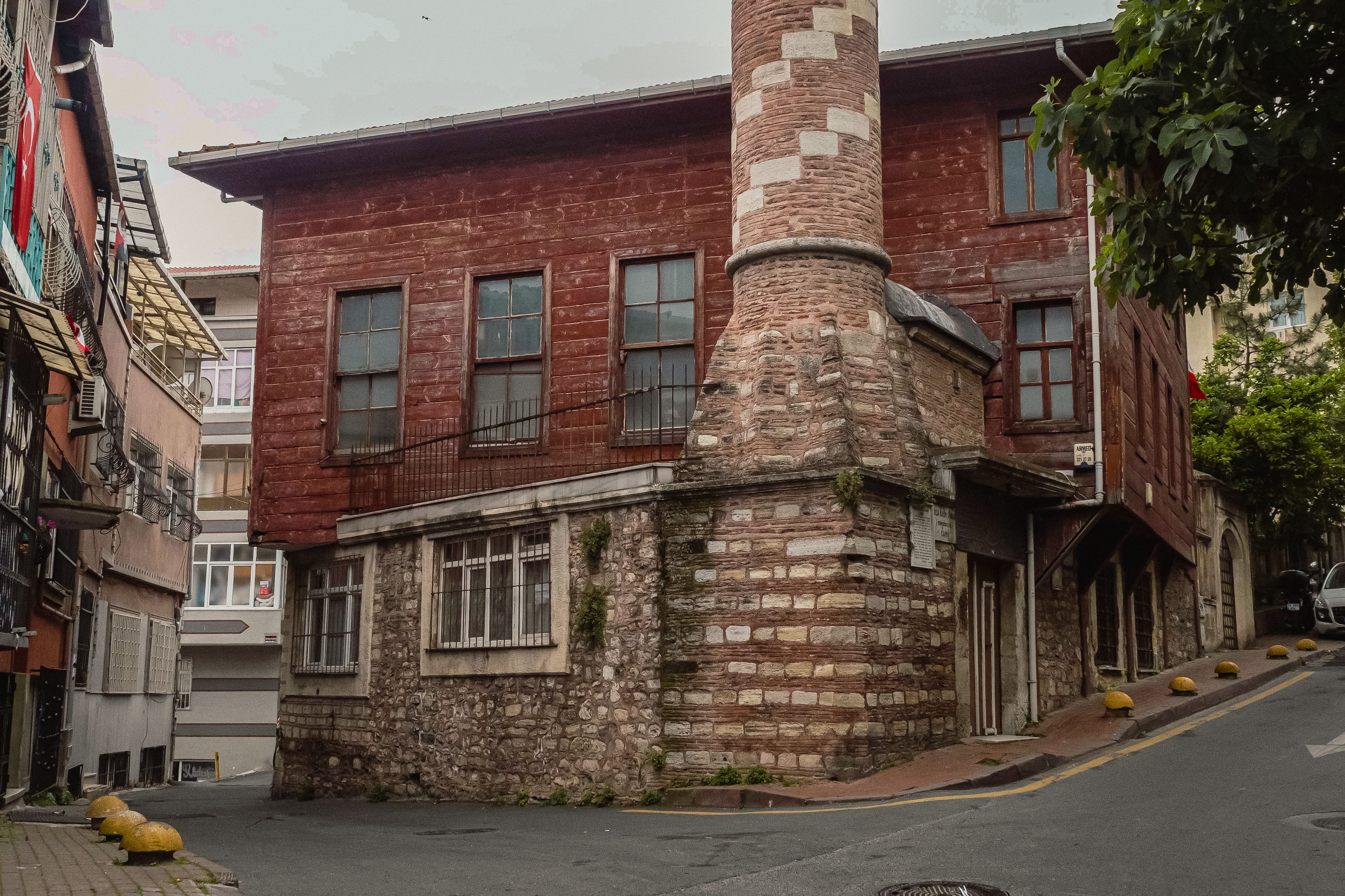 Historic Stone Building on a Serene Street Corner · Free Stock Photo