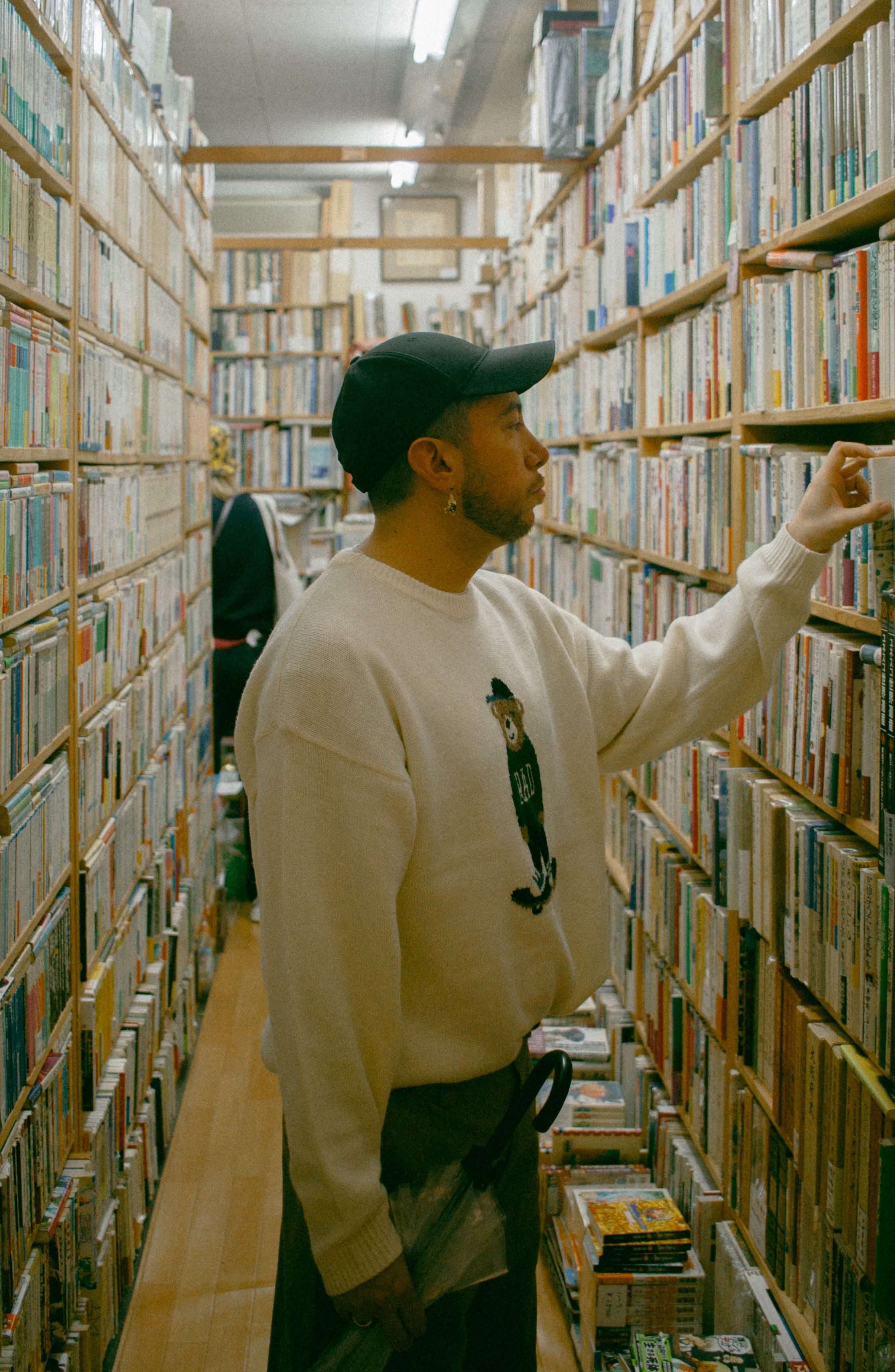 Urban Bookstore Browsing in Kyoto, Japan · Free Stock Photo