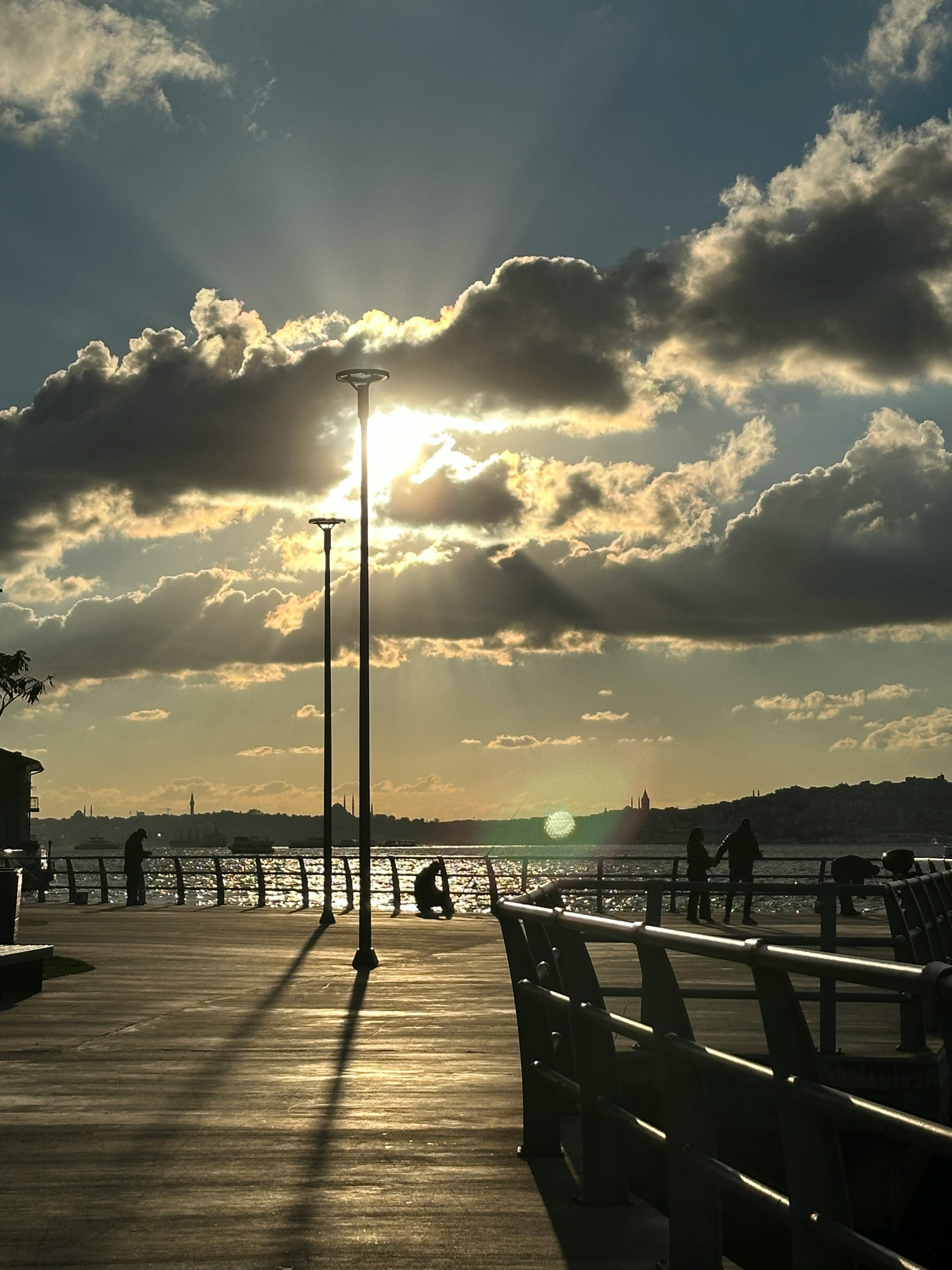 Sunset Silhouette at İstanbul Waterfront · Free Stock Photo