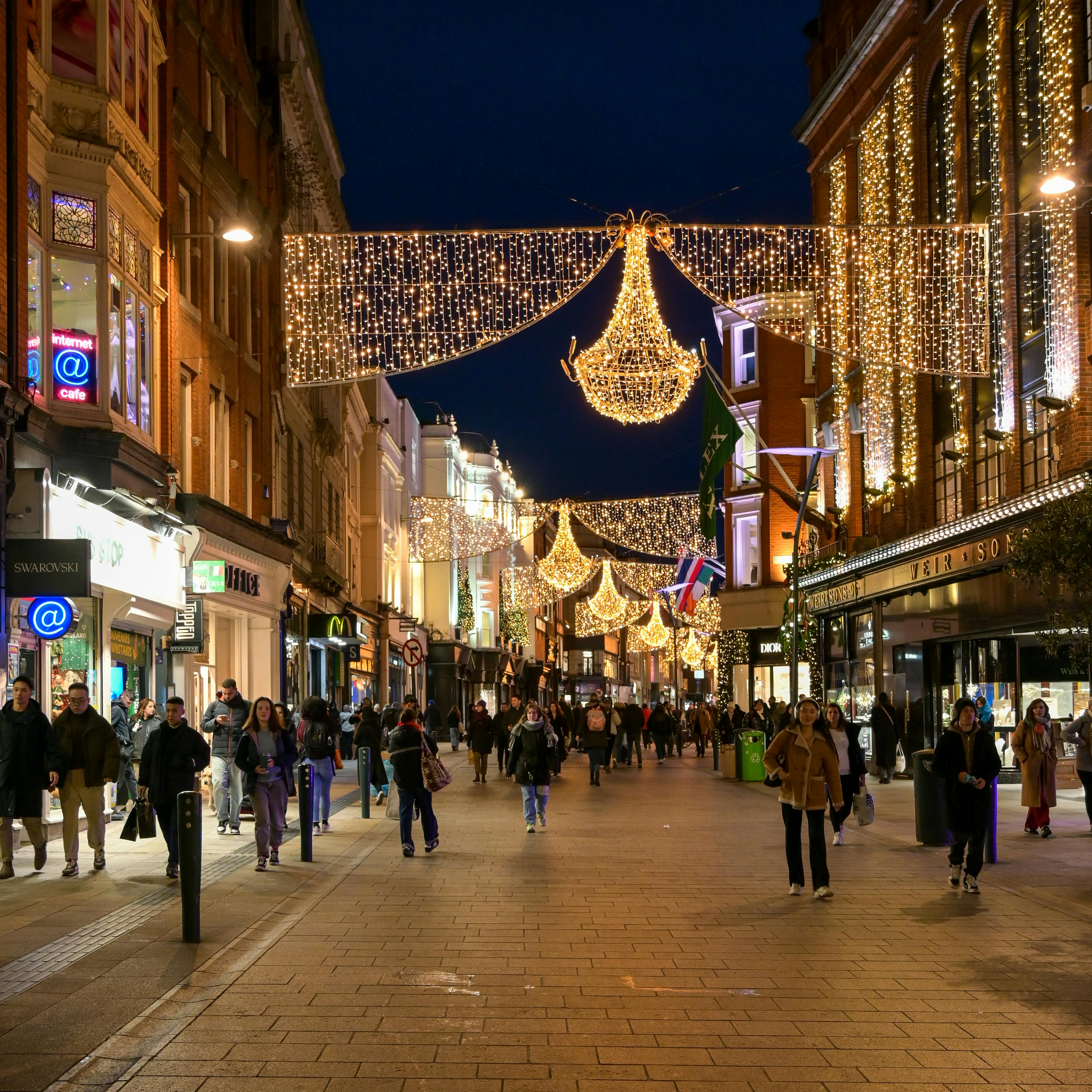 Festive Grafton Street Night Scene in Dublin · Free Stock Photo
