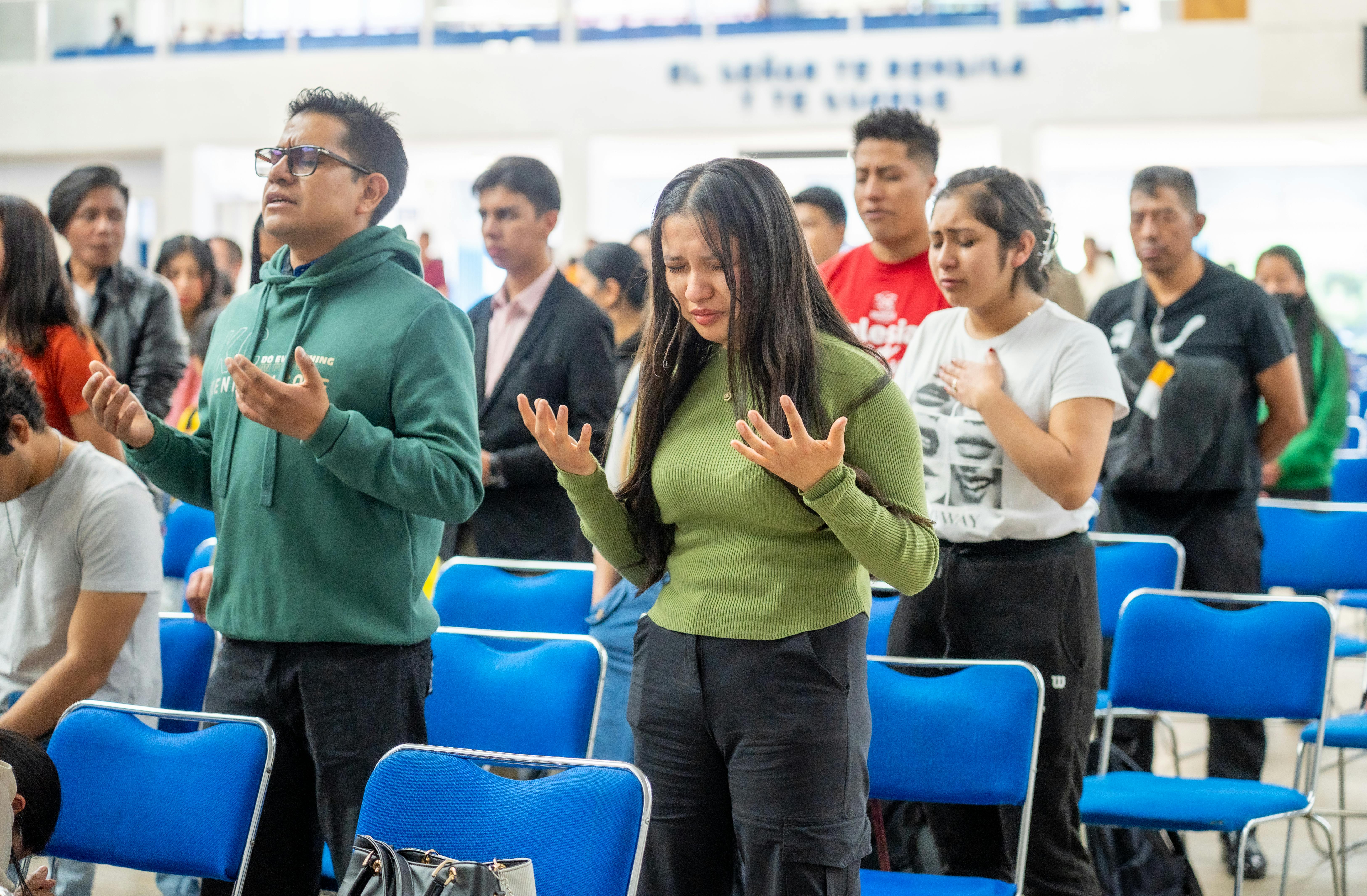 Group of Worshipers in Ciudad de México Gathering · Free Stock Photo
