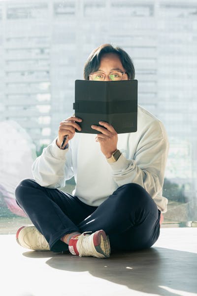 Person Reading Photos, Download The BEST Free Person Reading Stock ...