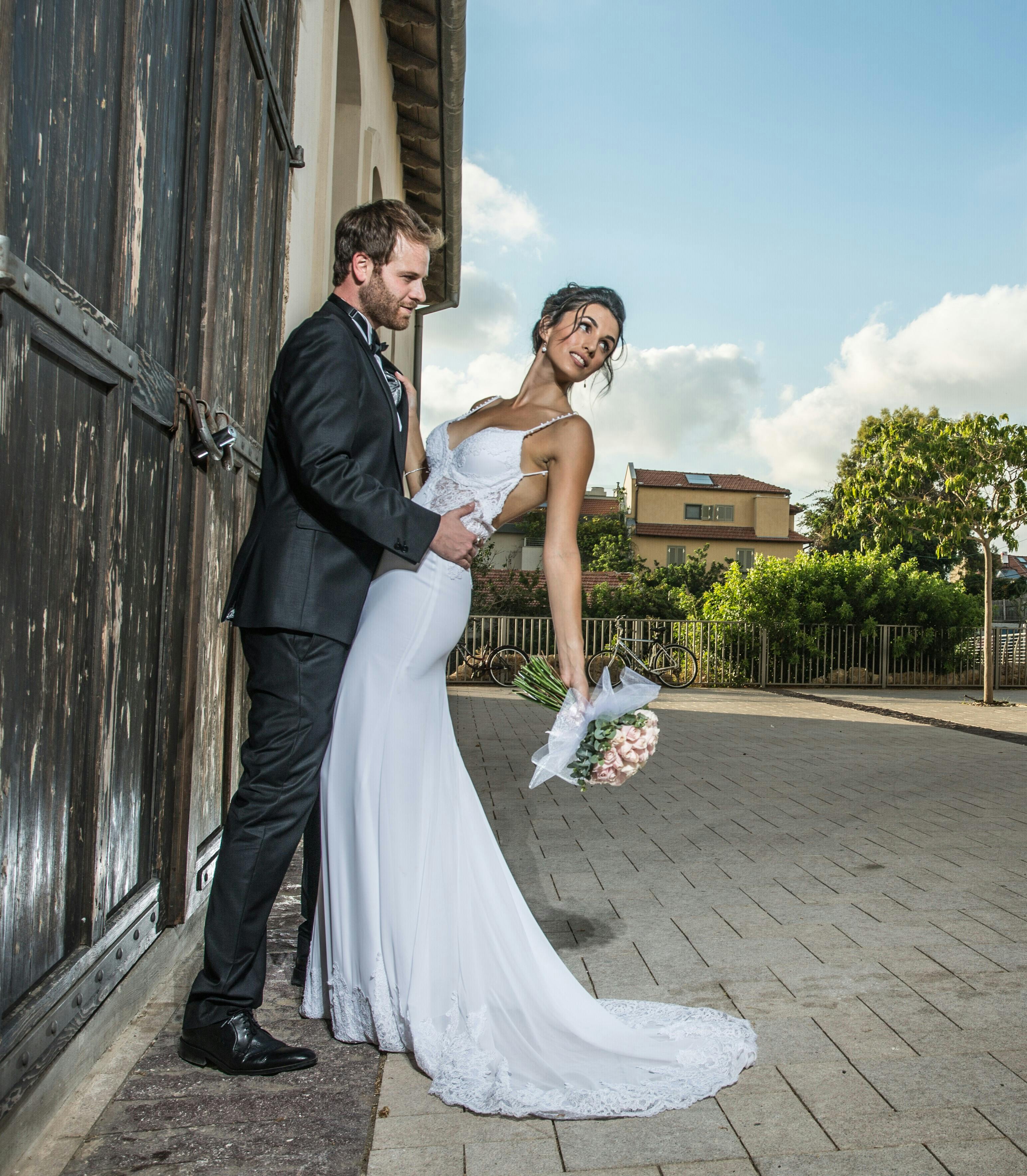 Romantic Wedding Couple in Urban Tel Aviv Setting · Free Stock Photo