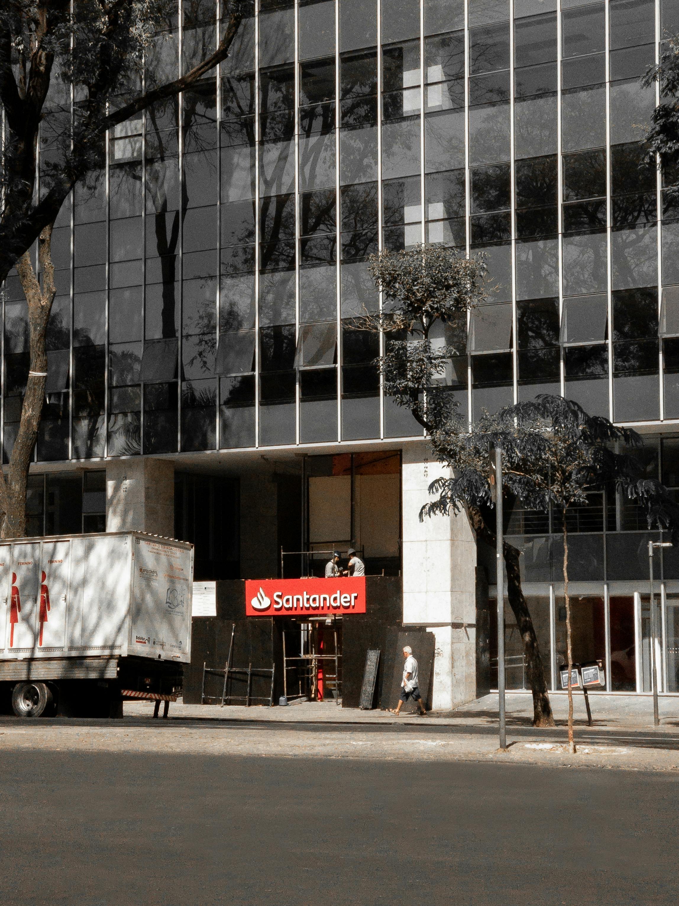 Santander Bank Building in Belo Horizonte · Free Stock Photo