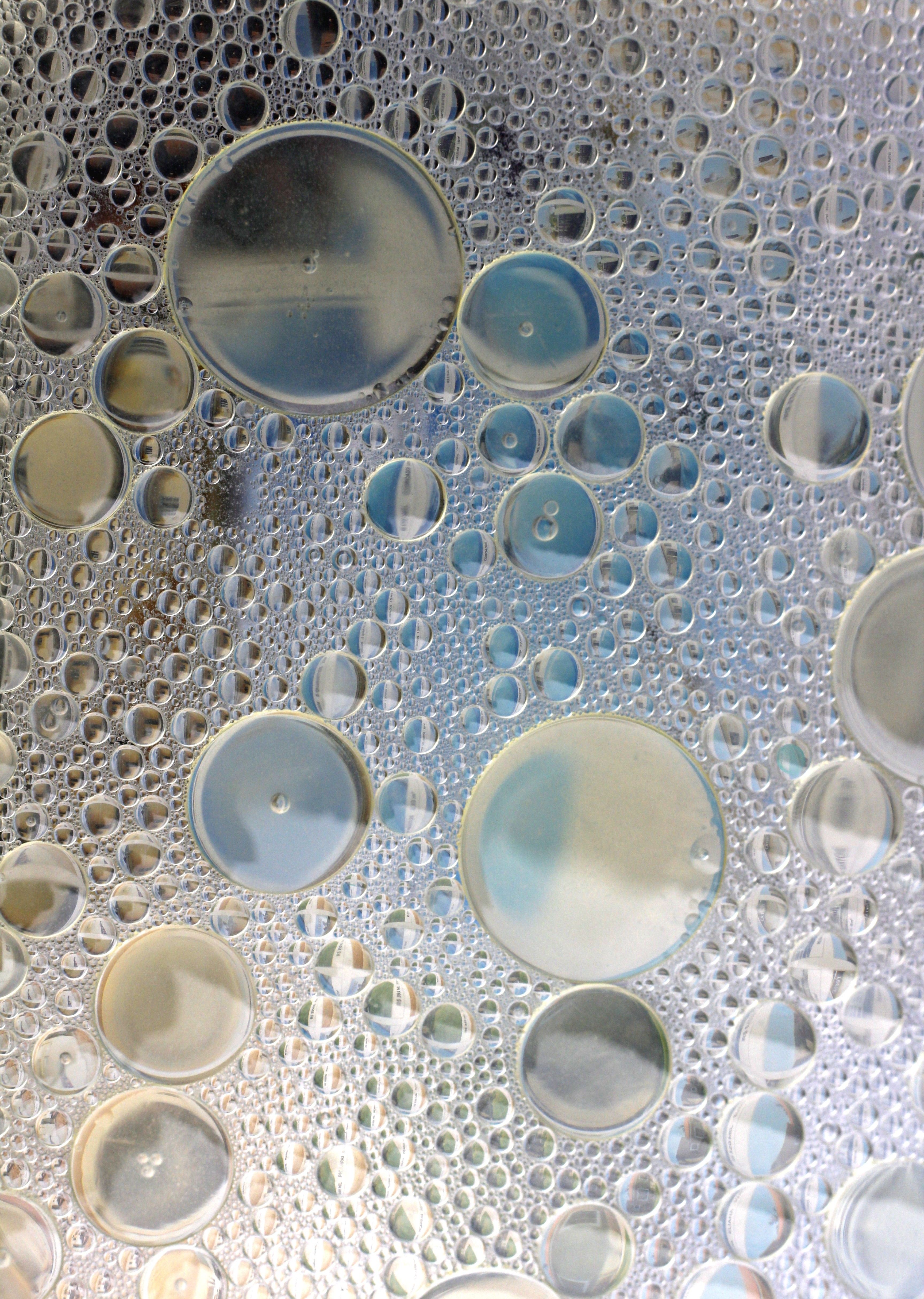 Abstract Bubble Pattern in Light Reflection · Free Stock Photo