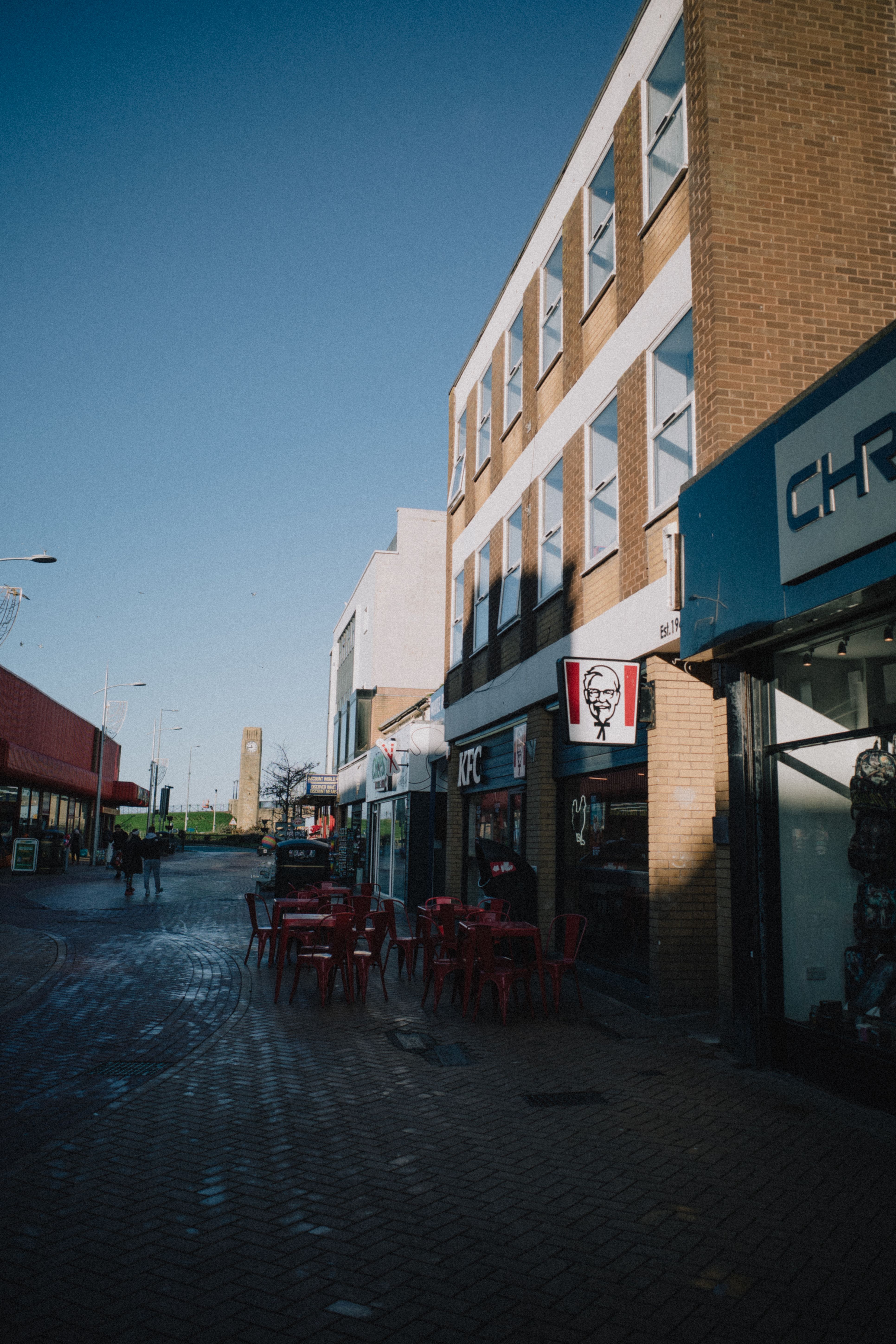 Urban Street Scene with Fast Food Restaurant · Free Stock Photo