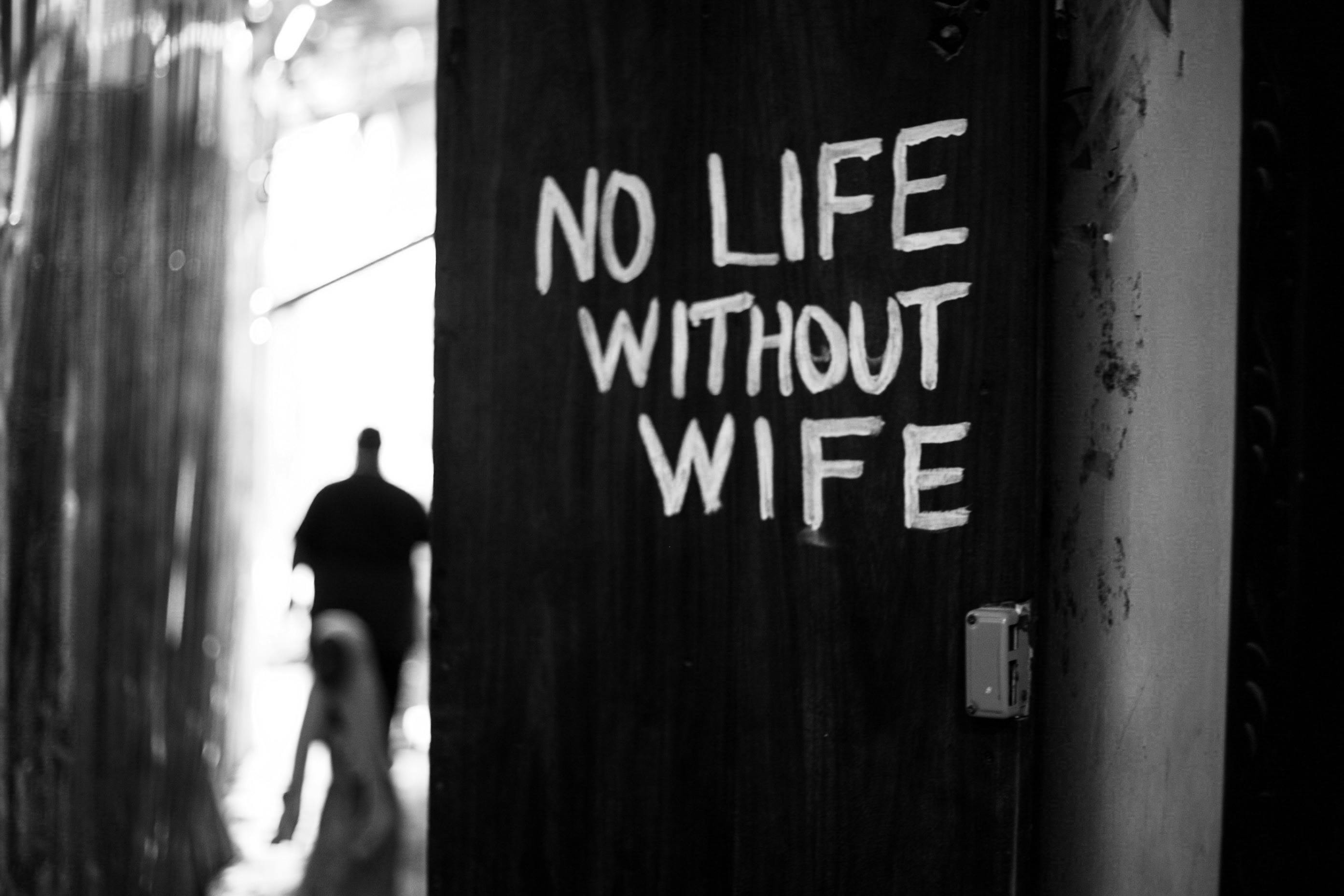 Street Art in Zanzibar: No Life Without Wife · Free Stock Photo