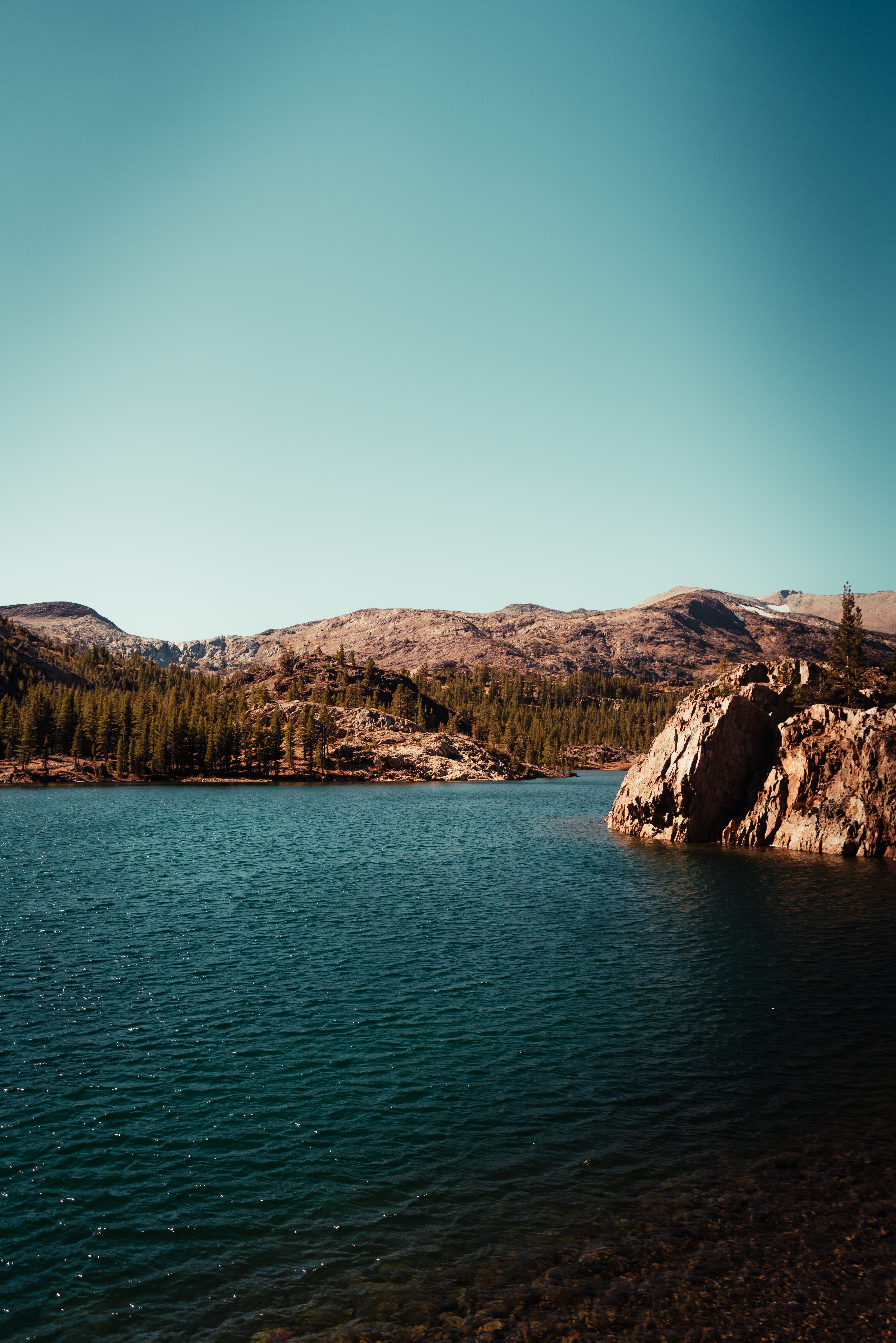 Serene Mountain Lake in California Landscape · Free Stock Photo