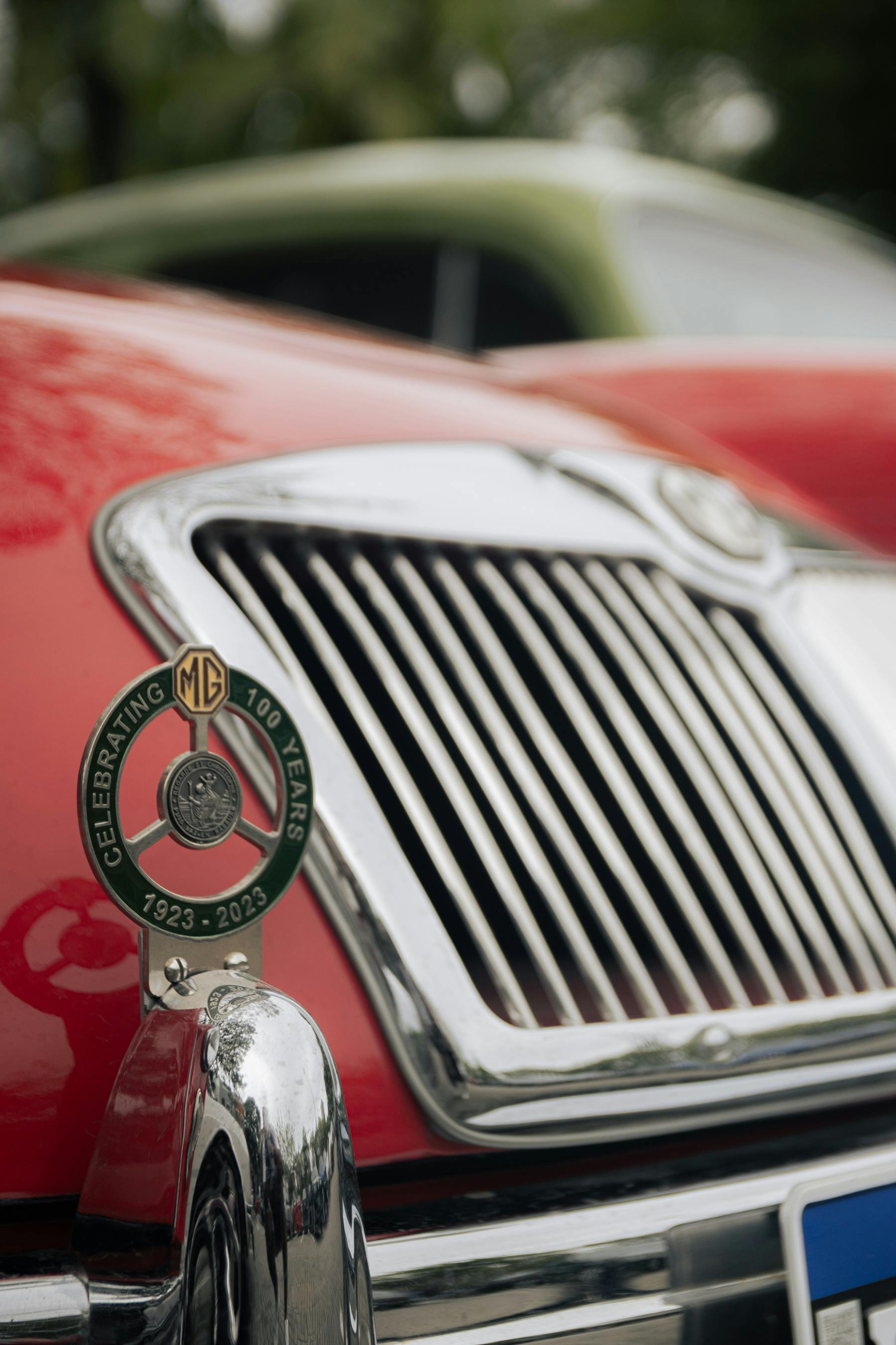 Close-up of MG Car Emblem Celebrating 100 Years · Free Stock Photo