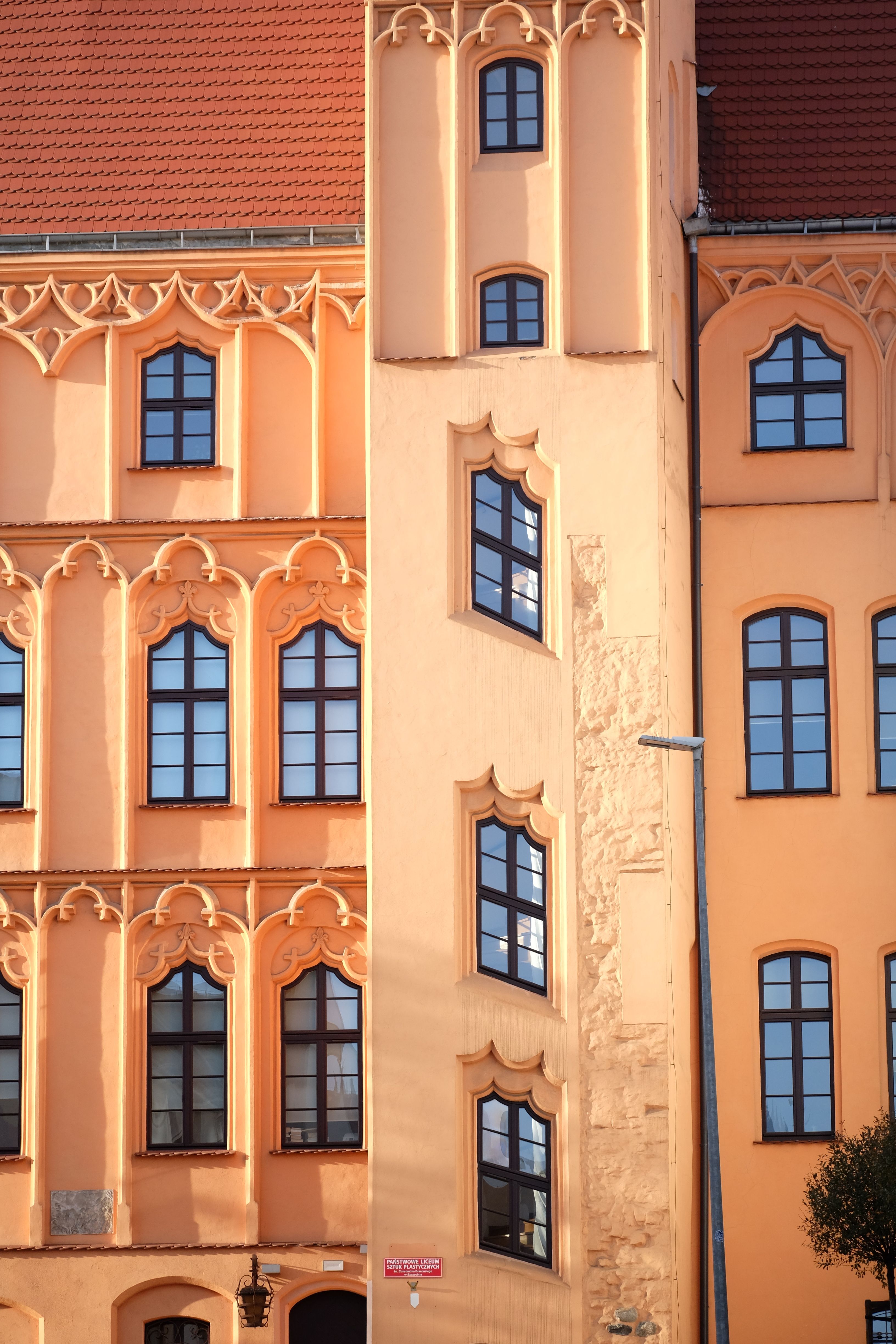Gothic Architecture Facade in Daylight · Free Stock Photo