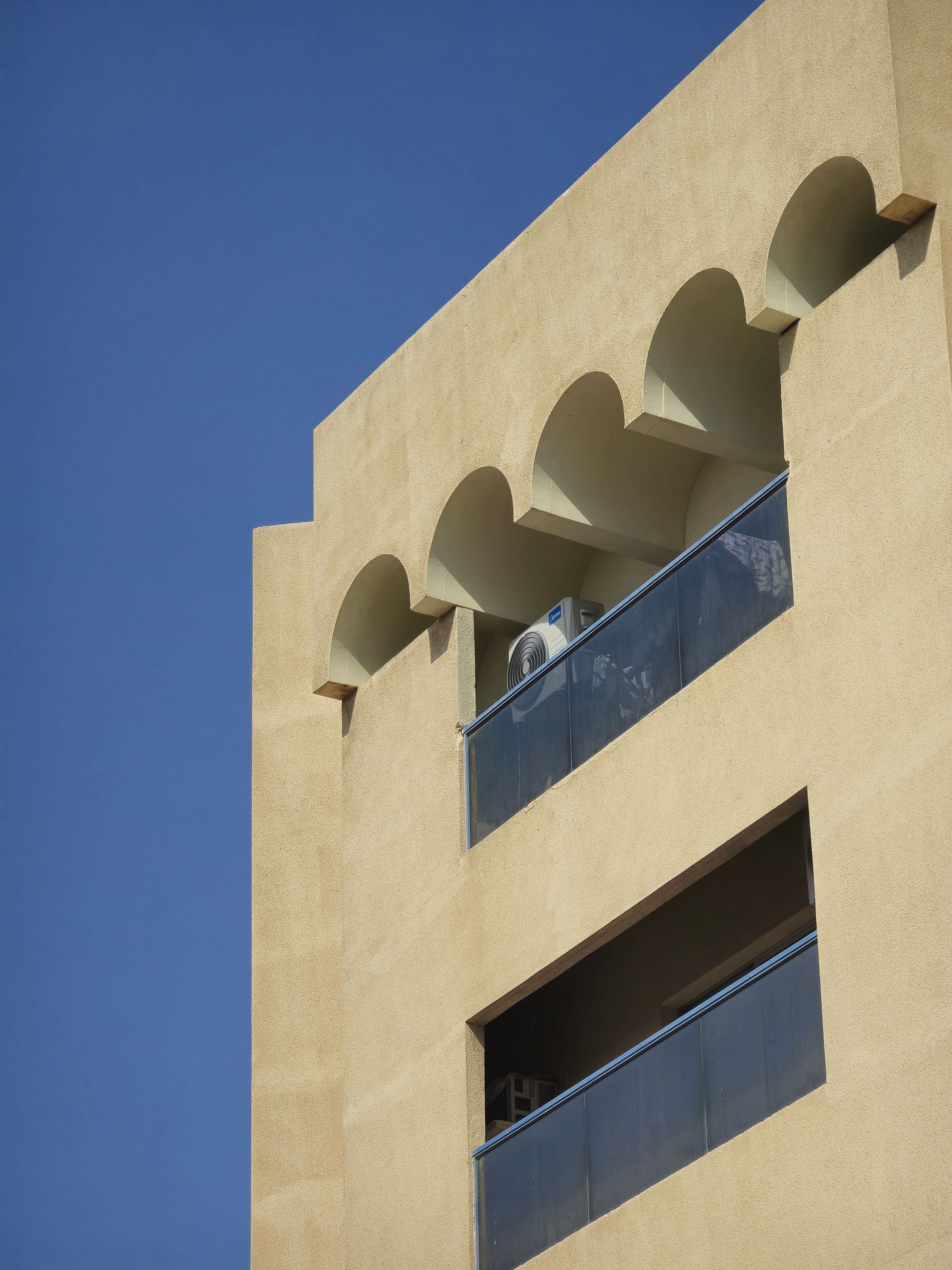 Modern Architectural Building in Dubai · Free Stock Photo